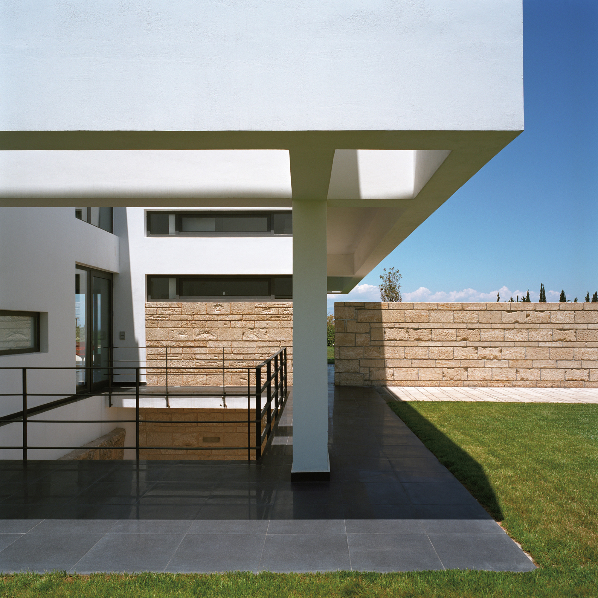 Gallery of Residence in Ancient Korinthos / Spiros Papadopoulos Studio - 3