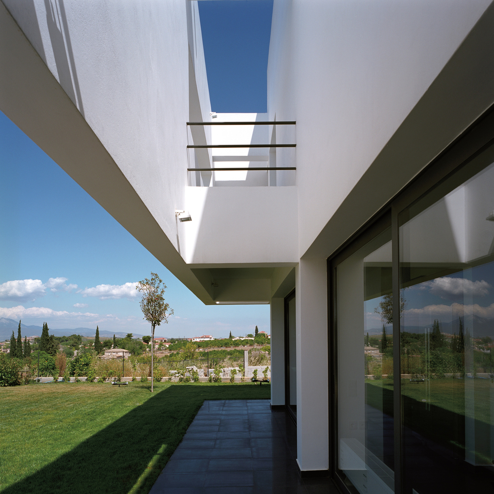 Gallery of Residence in Ancient Korinthos / Spiros Papadopoulos Studio - 12