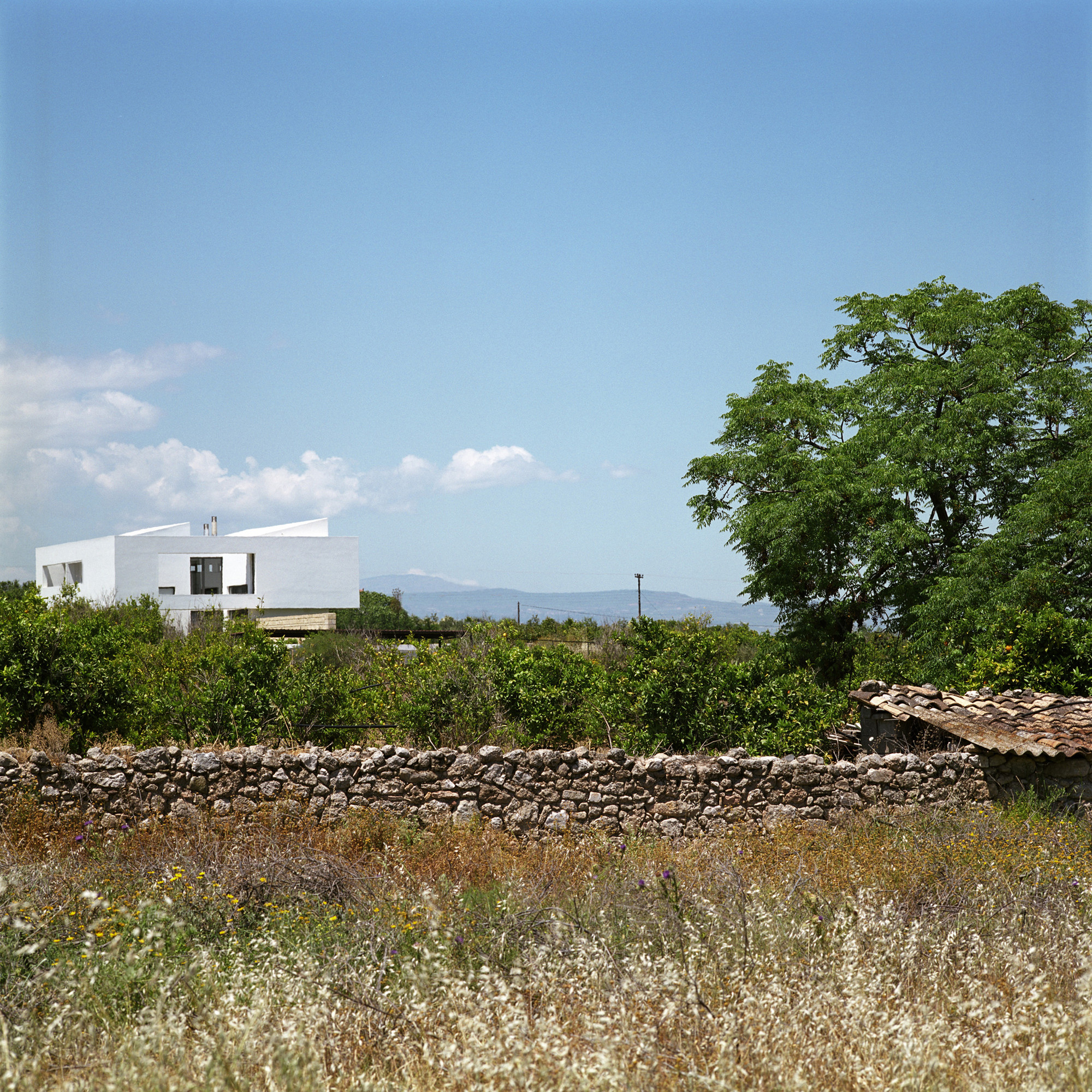 Gallery of Residence in Ancient Korinthos / Spiros Papadopoulos Studio - 17