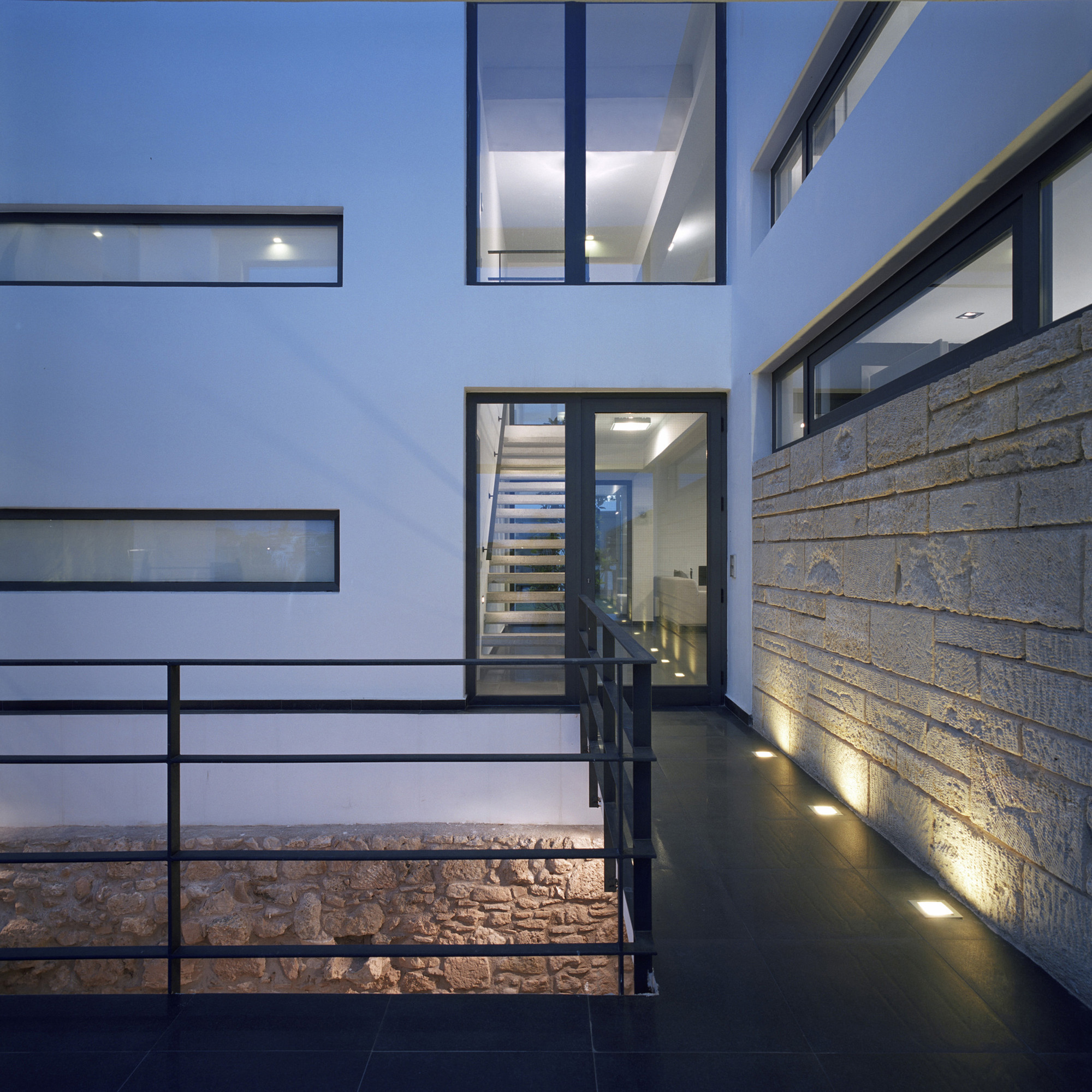 Gallery of Residence in Ancient Korinthos / Spiros Papadopoulos Studio - 20