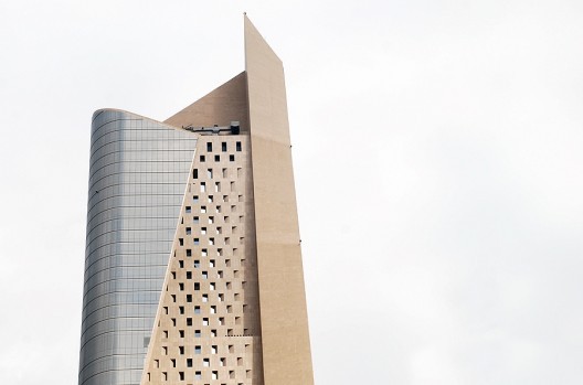 Galería de Edificios: Fachadas de hormigón perforado - 7