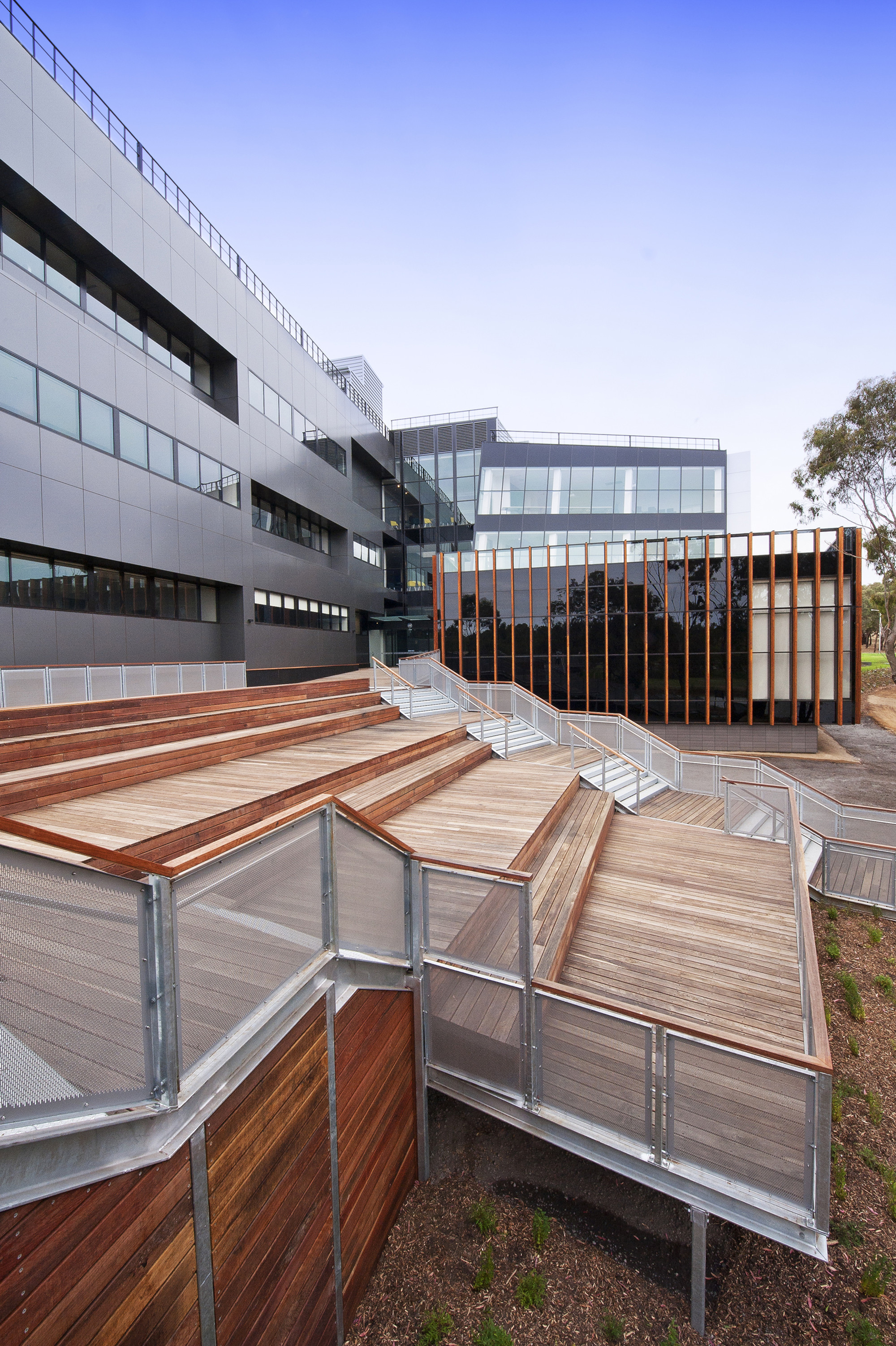 Gallery of Deakin University Regional Community Health Hub [REACH ...