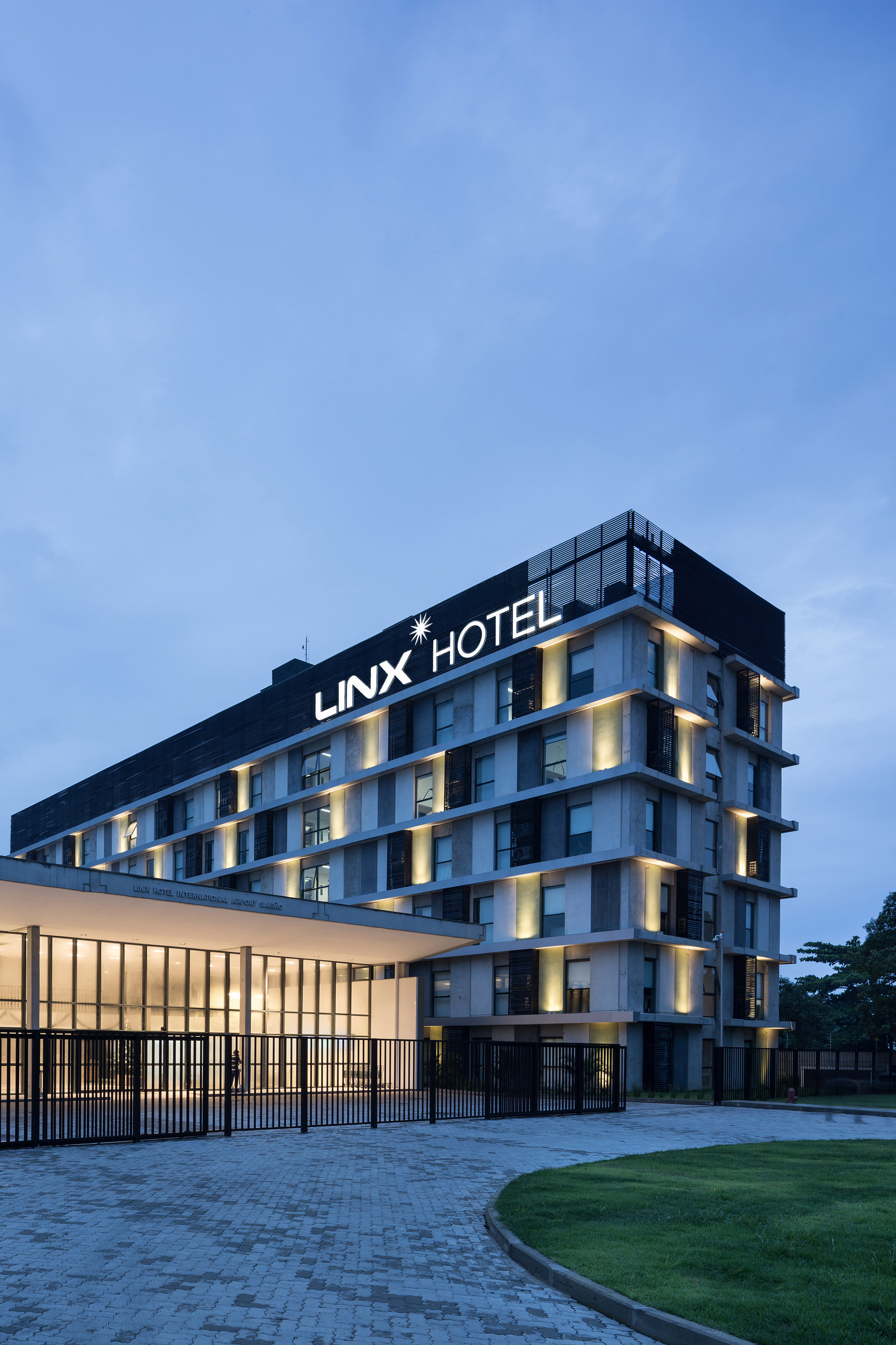 Galeria de Hotel Linx International Airport Galeão / OSPA Arquitetura e ...