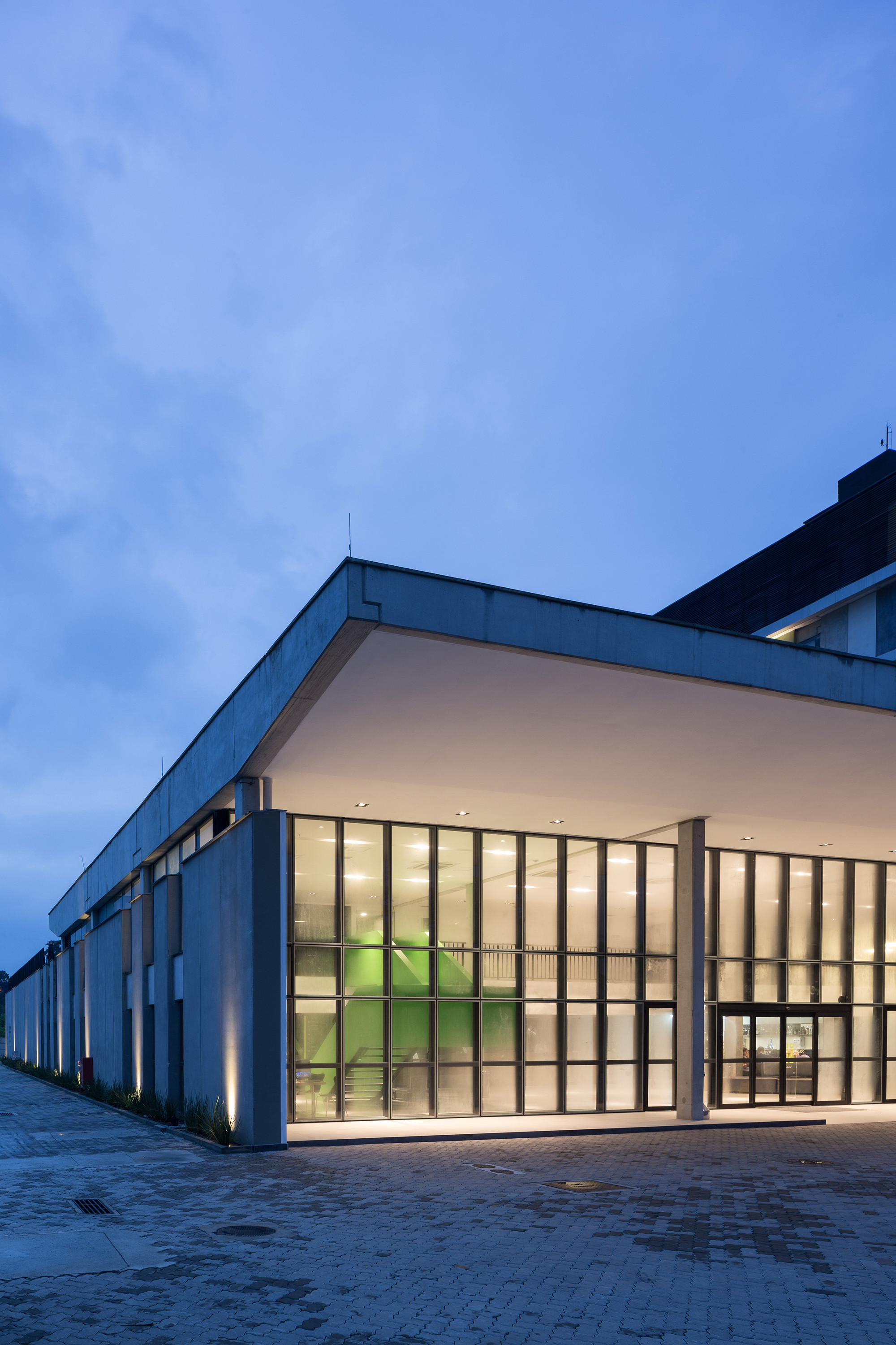 Galeria de Hotel Linx International Airport Galeão / OSPA Arquitetura e ...