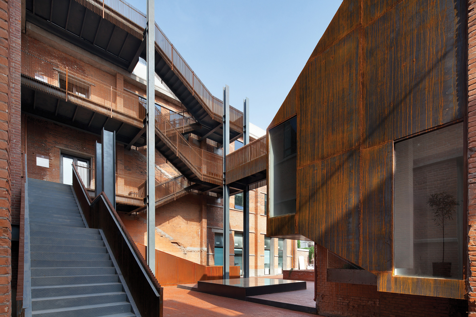 Galería de Rehabilitación de la Fábrica de Impresión Offset / Origin Architect - 4