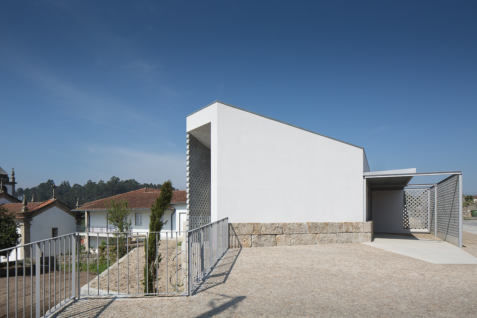 Gallery of Mortuary House in Vila Caiz / Raul Sousa Cardoso + Graça Vaz - 7