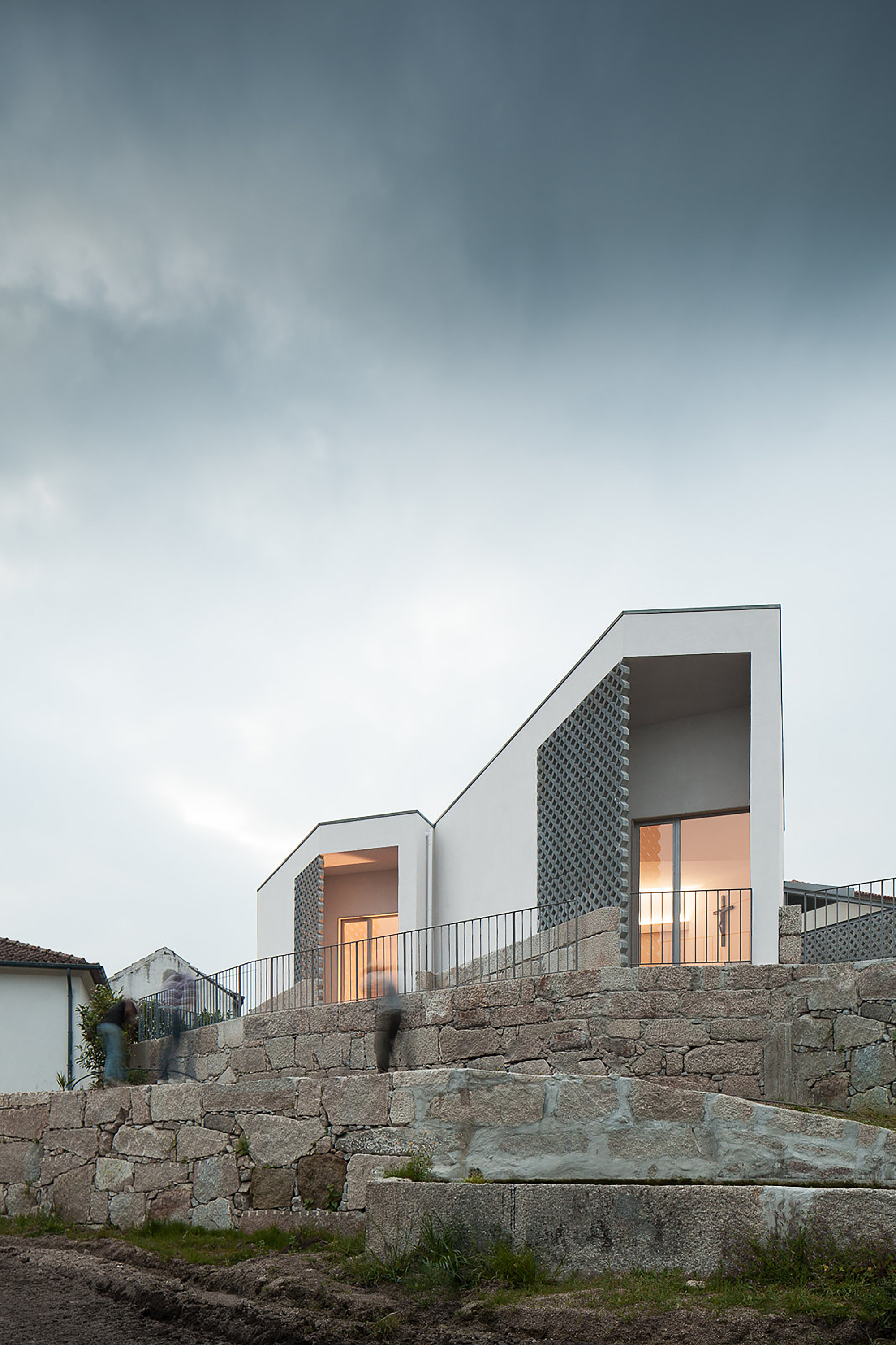 Gallery of Mortuary House in Vila Caiz / Raul Sousa Cardoso + Graça Vaz - 5