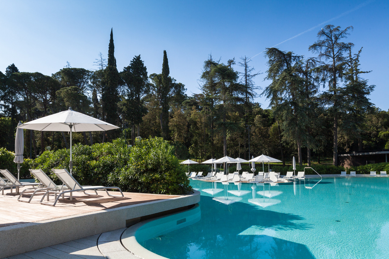 Gallery of Lone Outdoor Pools / 3LHD - 12