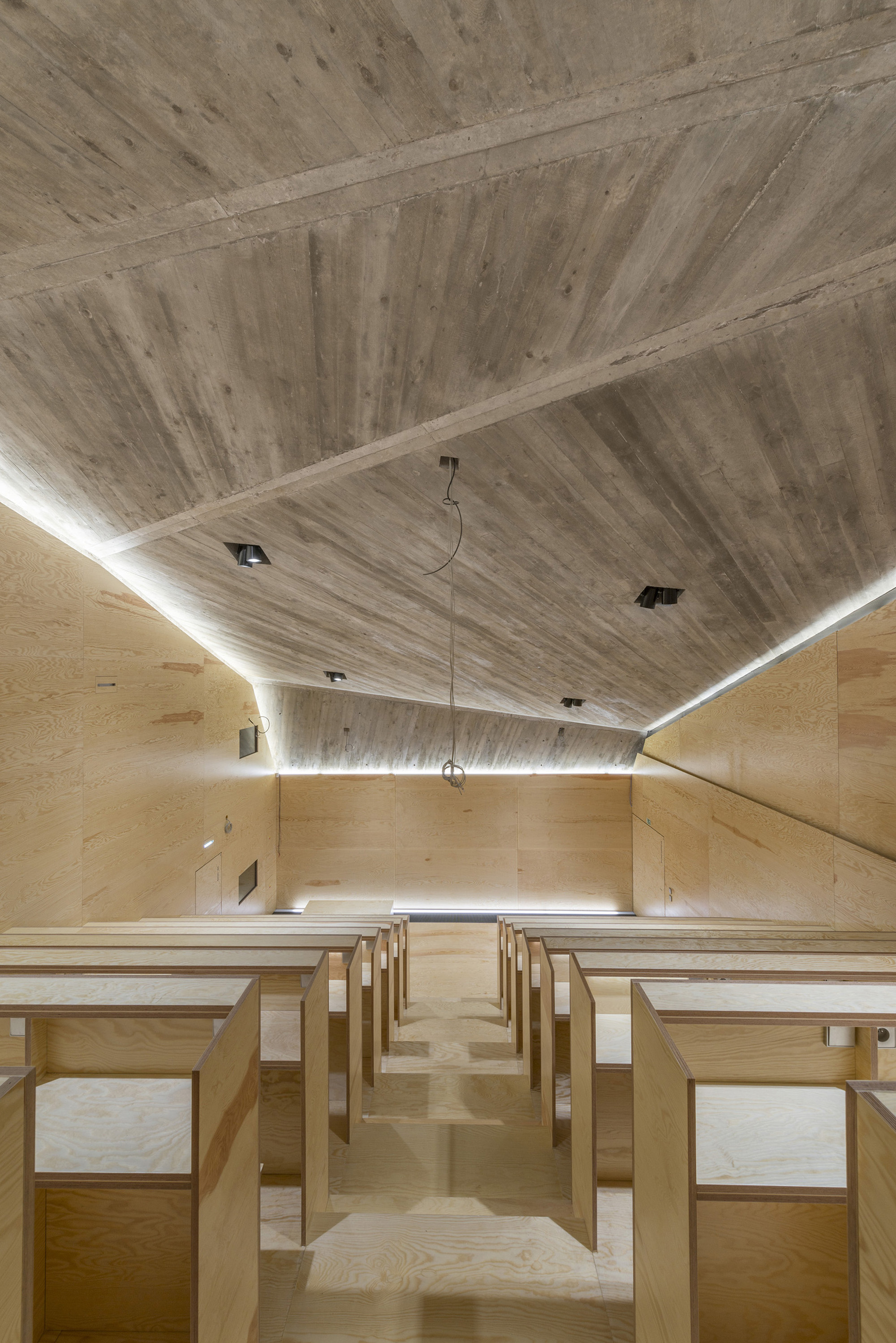 Gallery of KCEV / Petr Hajek Architekti - 4