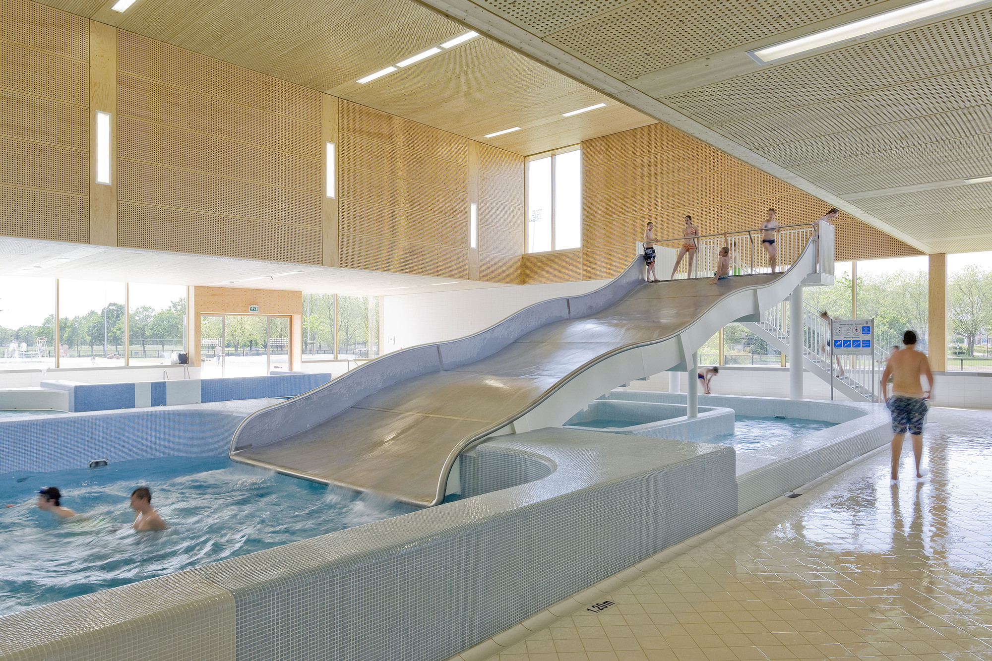 Gallery of Multifunctional swimming pool complex De Geusselt / Slangen ...