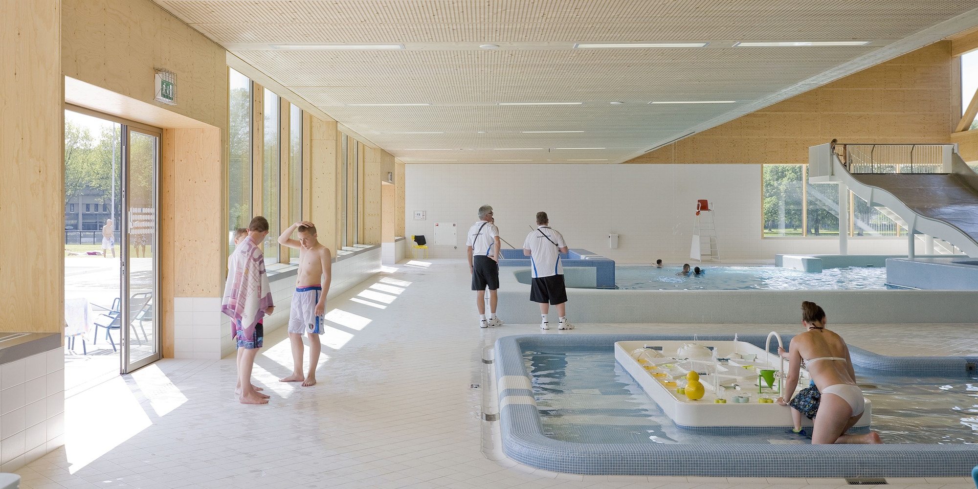 Gallery of Multifunctional swimming pool complex De Geusselt / Slangen ...