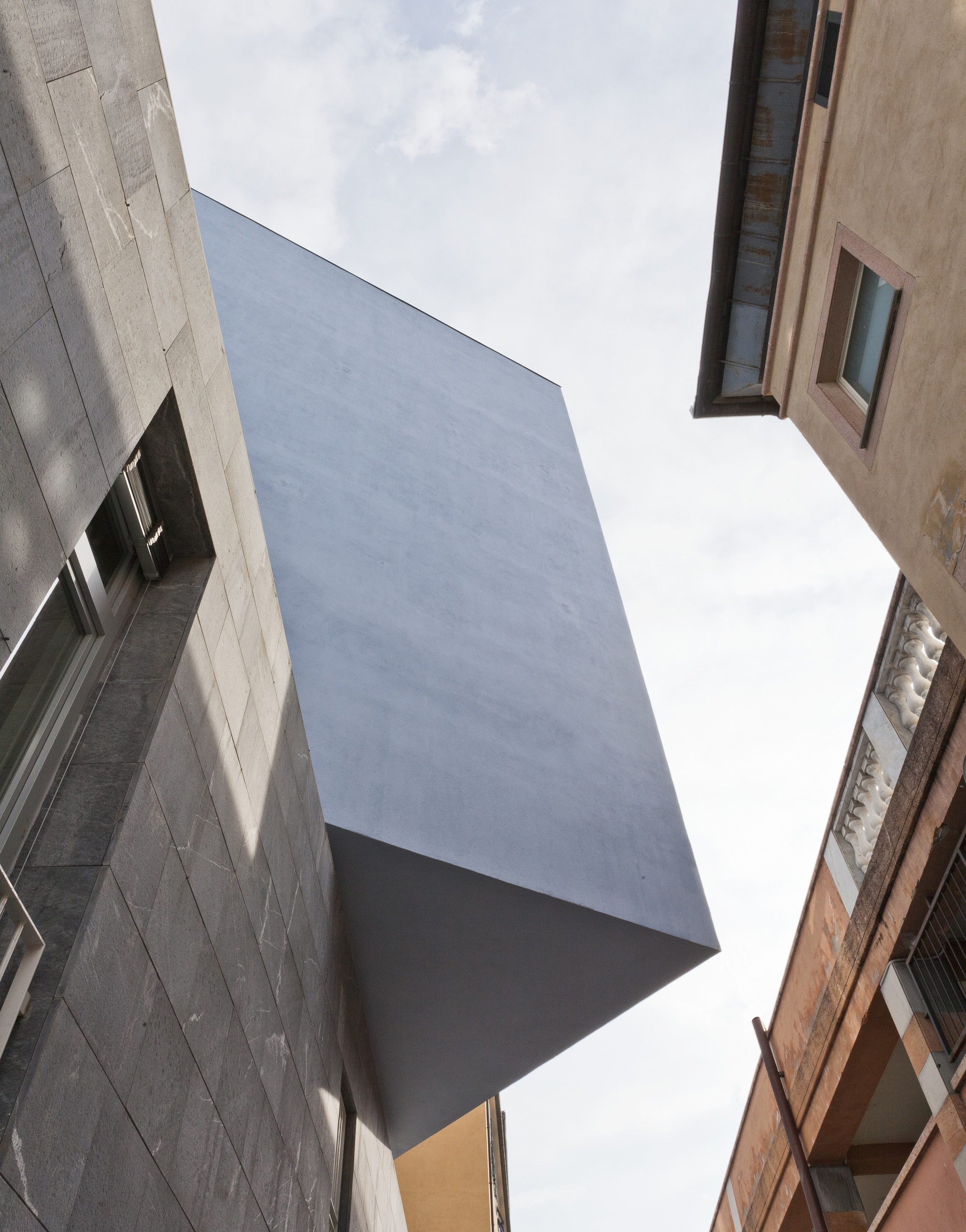Galeria de Nova Escola em Piazza Delle Erbe / PFP Architekten - 10