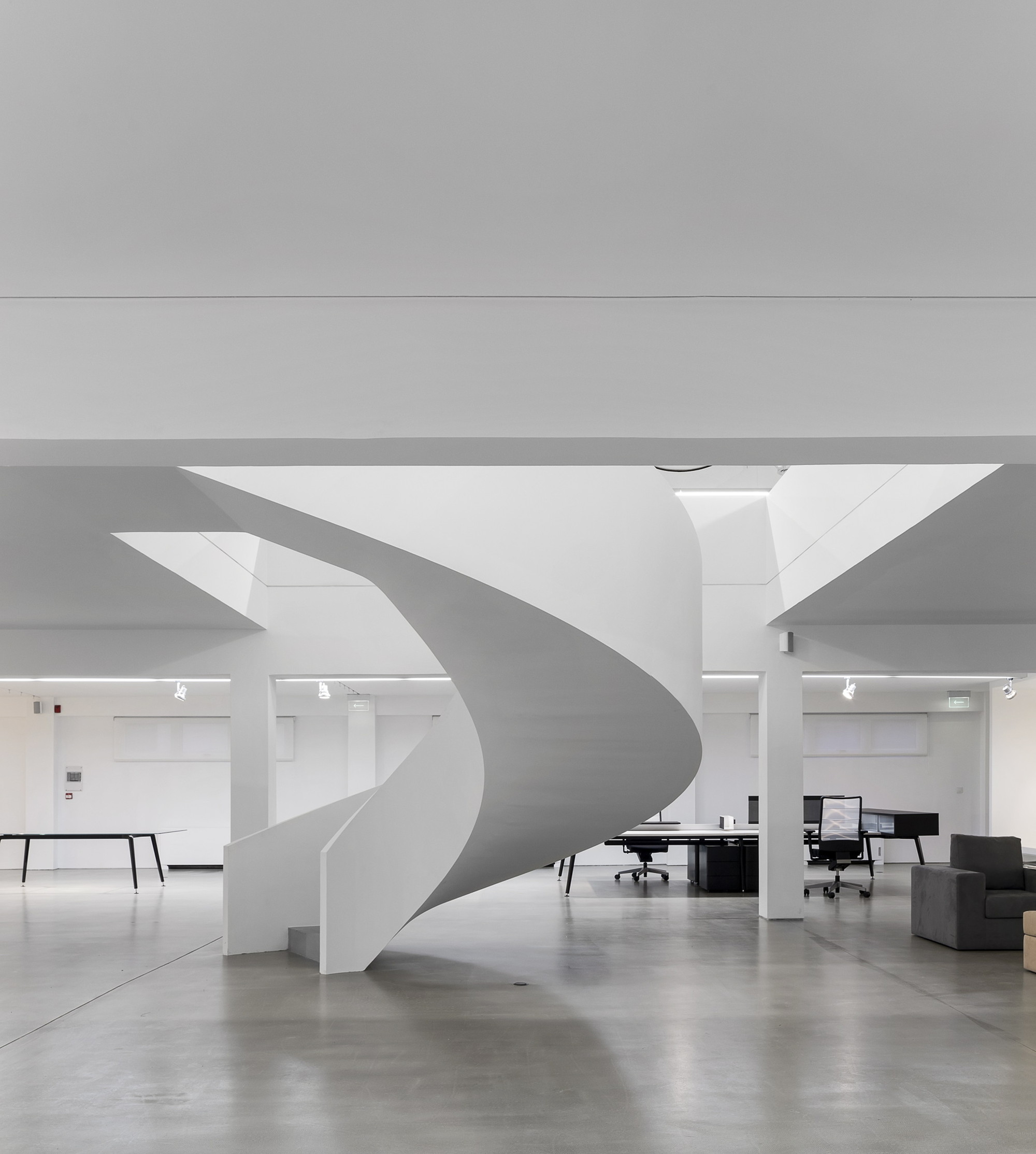 Gallery of Refurbishment of Office Building / Moura Martins Architects - 7