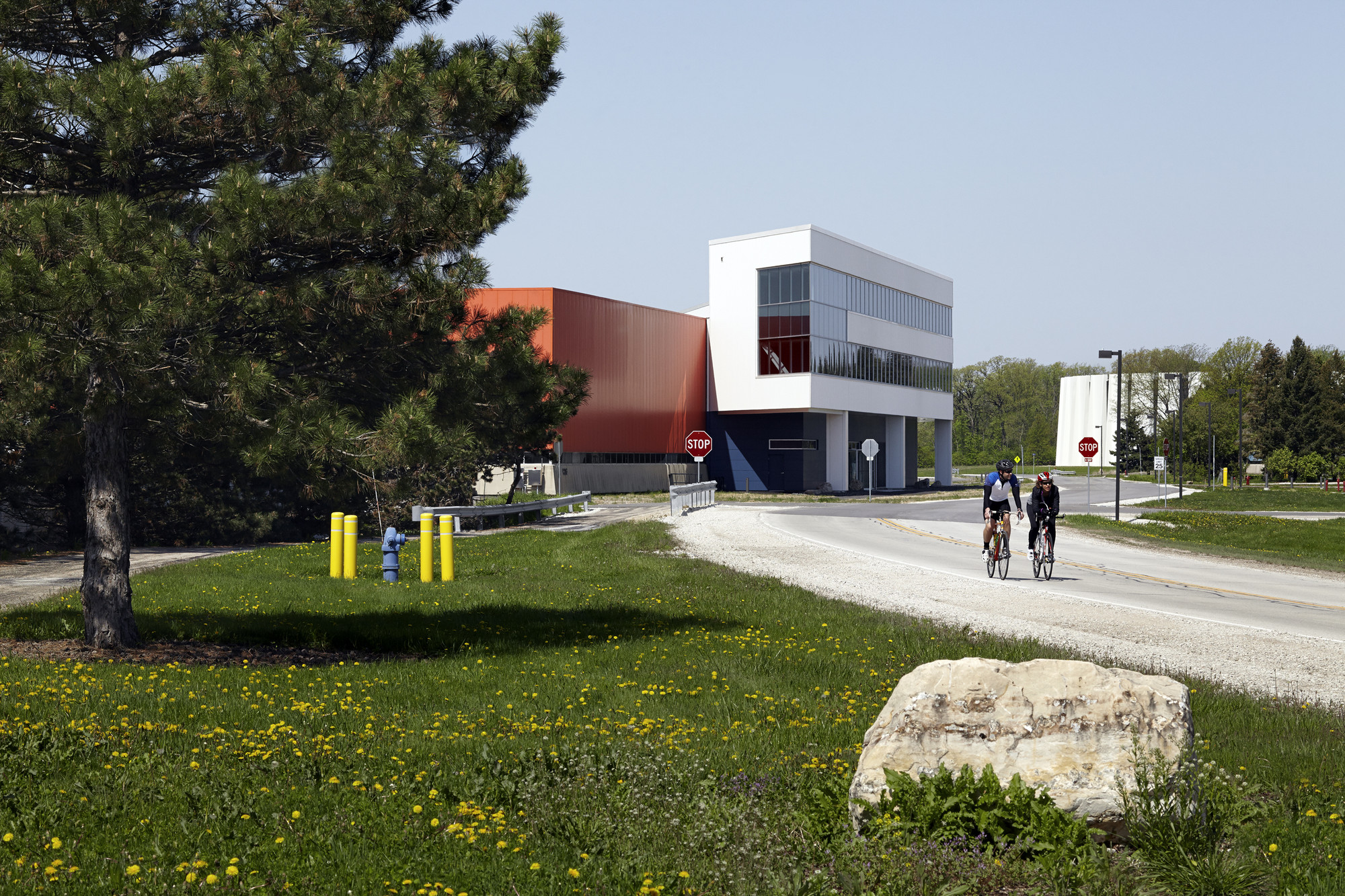 Gallery of Fermilab Office and Technical Education Building / Ross ...