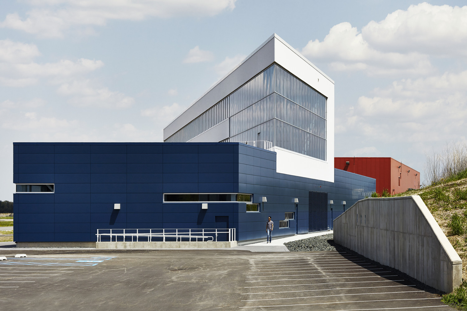 Gallery of Fermilab Office and Technical Education Building / Ross ...