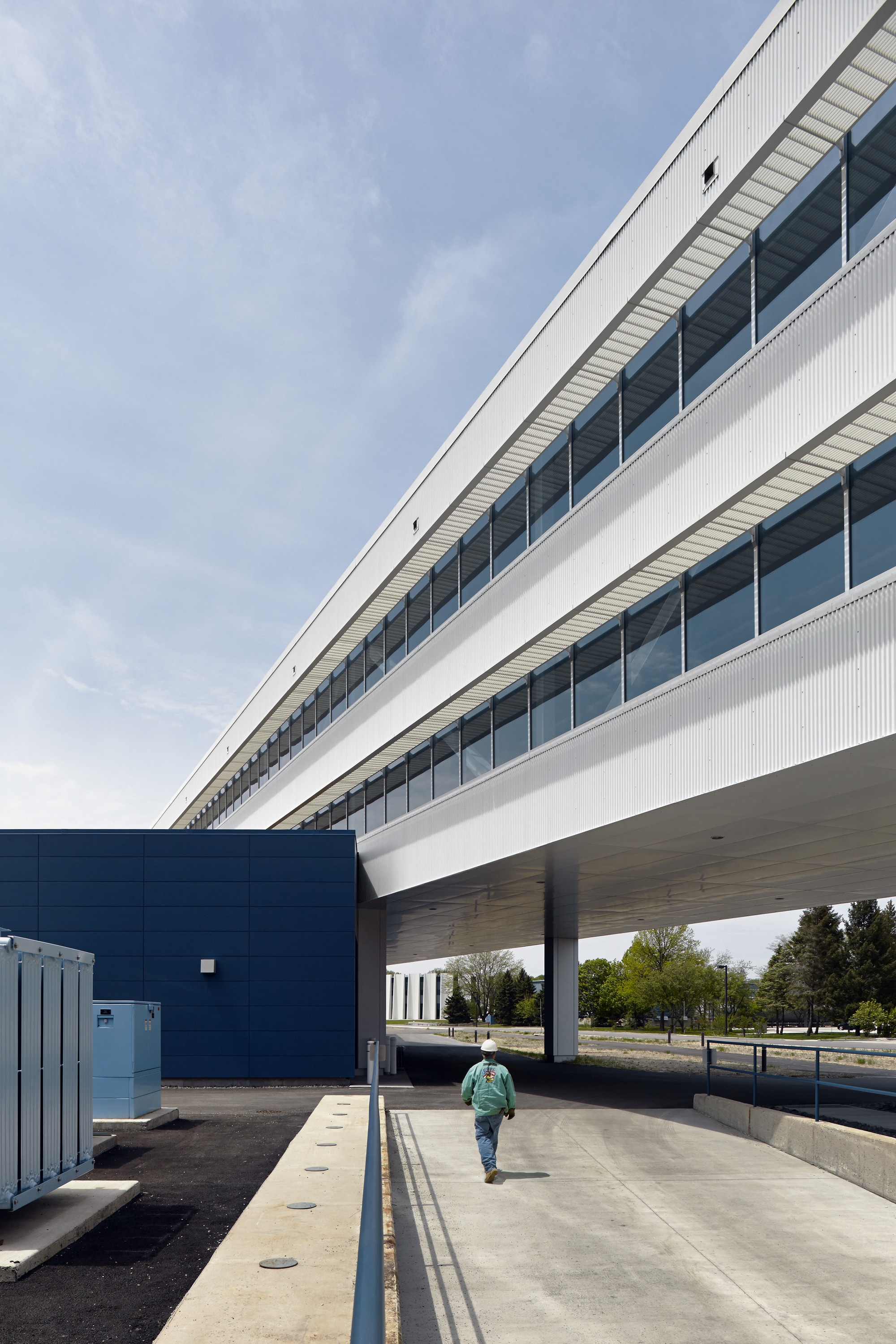 Gallery of Fermilab Office and Technical Education Building / Ross ...