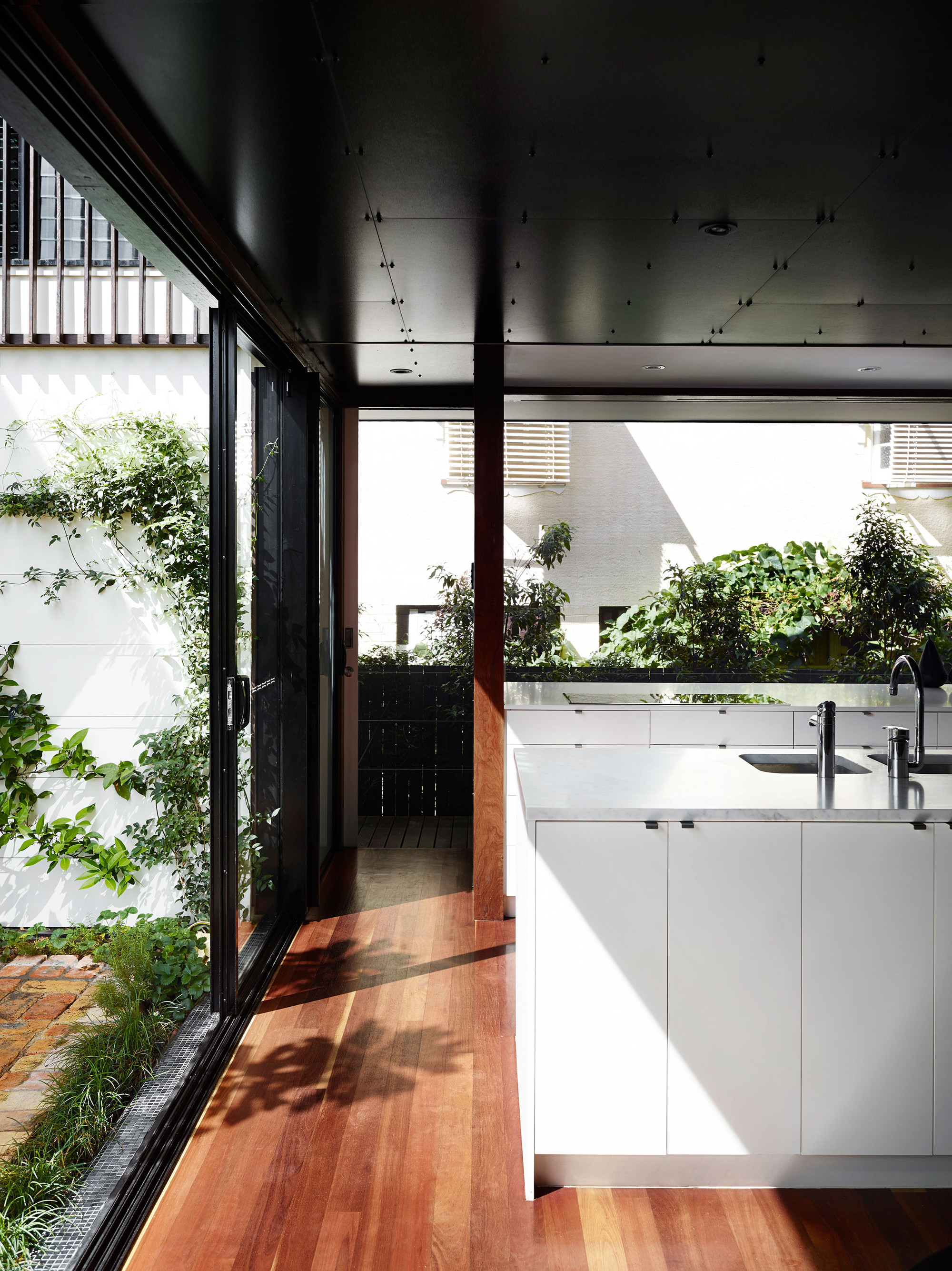 Gallery of Oxlade Drive House / James Russell Architect - 16