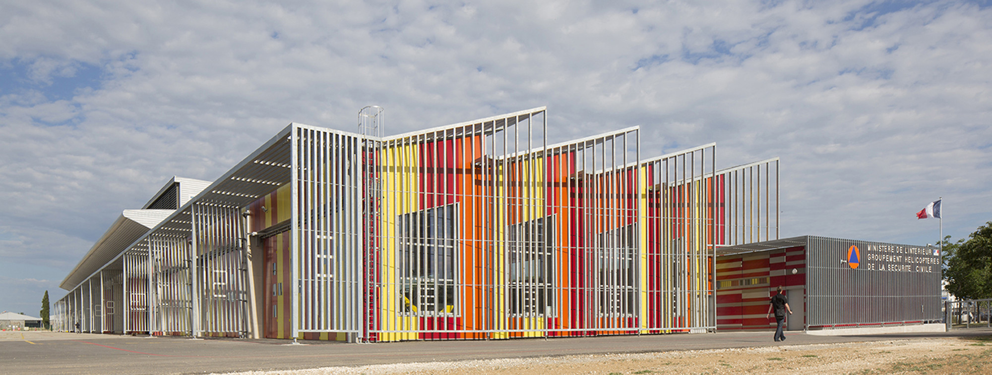 Gallery of Extension of the Helicopter Group of Civil Security / NBJ ...