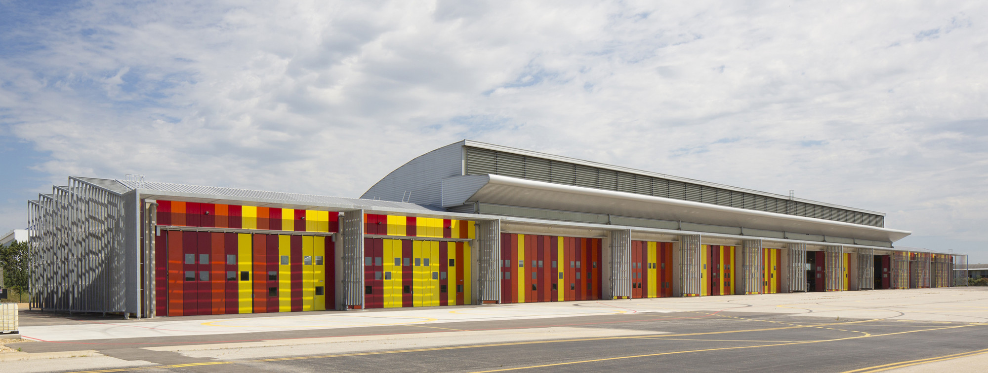 Gallery of Extension of the Helicopter Group of Civil Security / NBJ ...