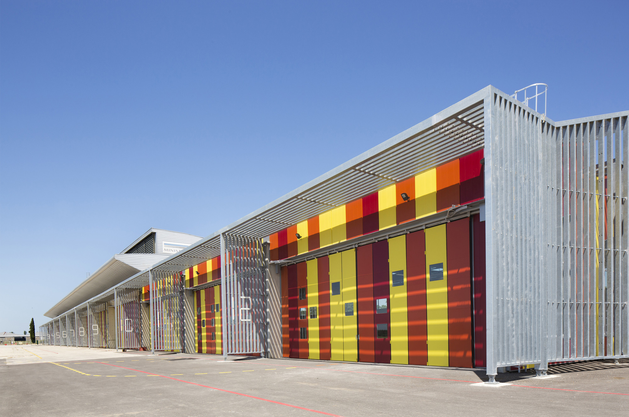 Gallery of Extension of the Helicopter Group of Civil Security / NBJ ...