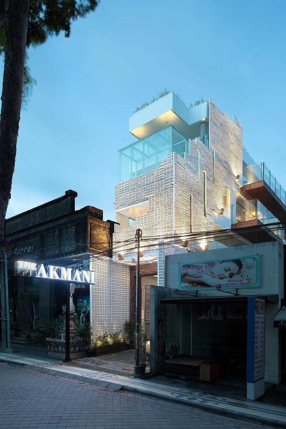 Gallery of Akmani Legian / TWS Partners - 8