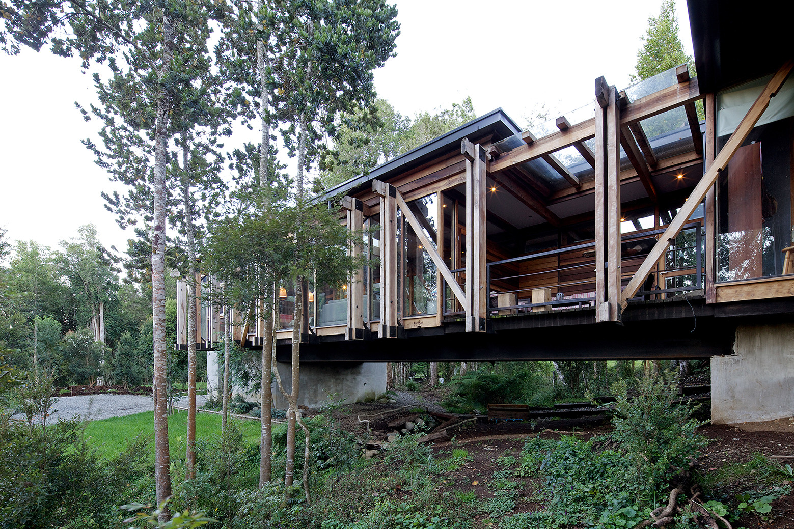 Gallery of Bridge House / Aranguiz-Bunster Arquitectos - 7
