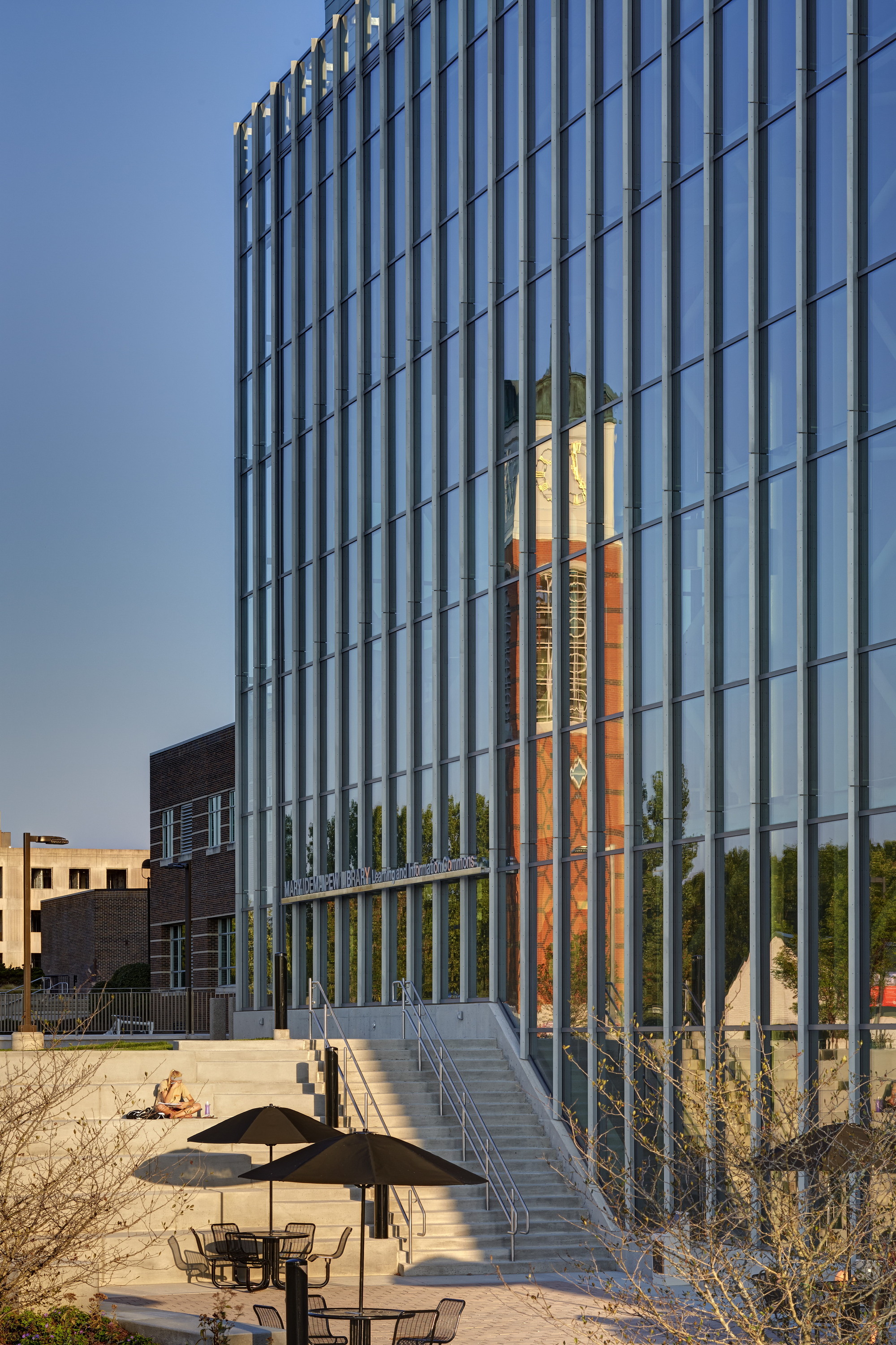 Gallery of GVSU Pew Library / Stantec - 29