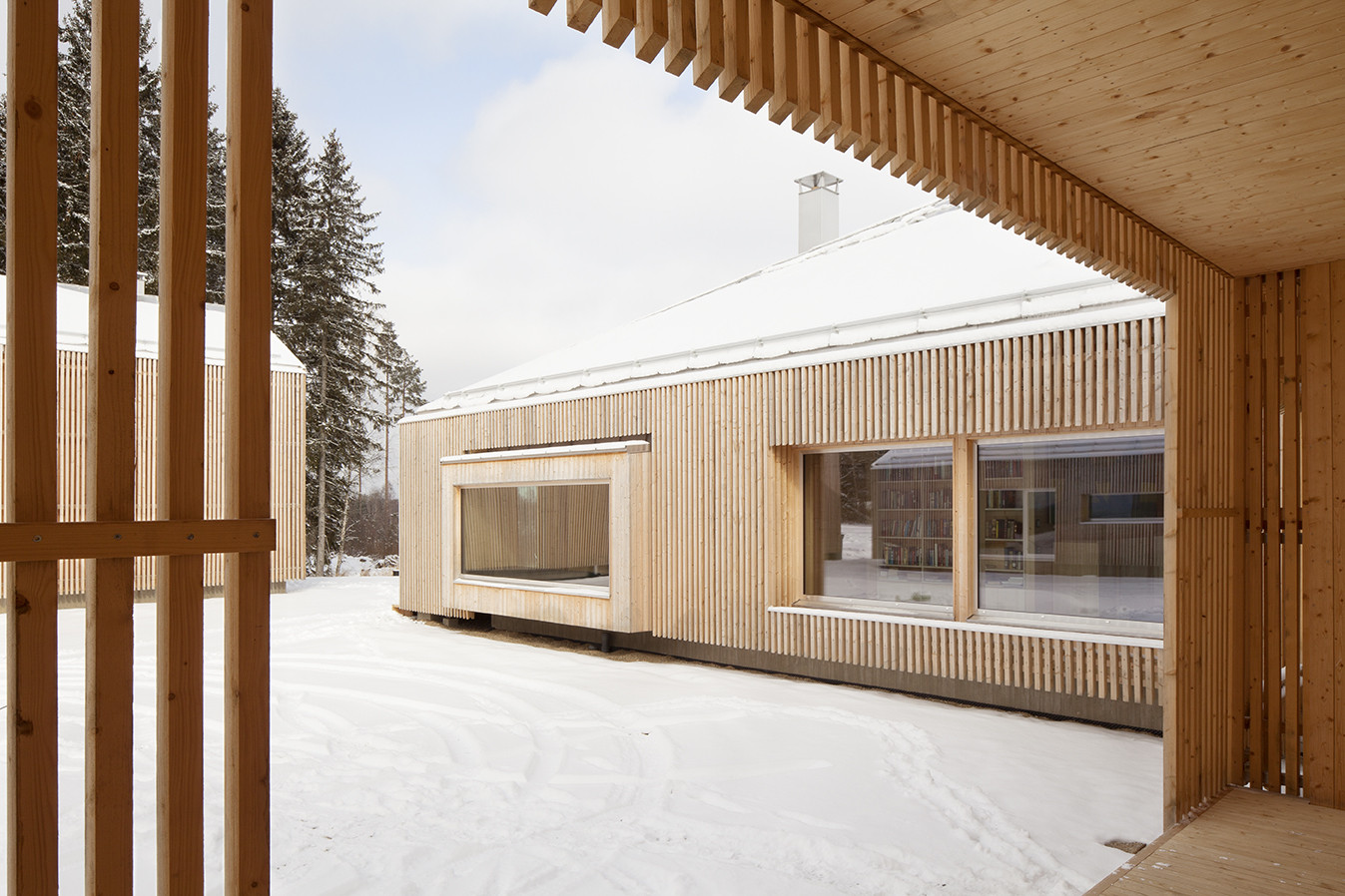Gallery of House Riihi / OOPEAA - 13