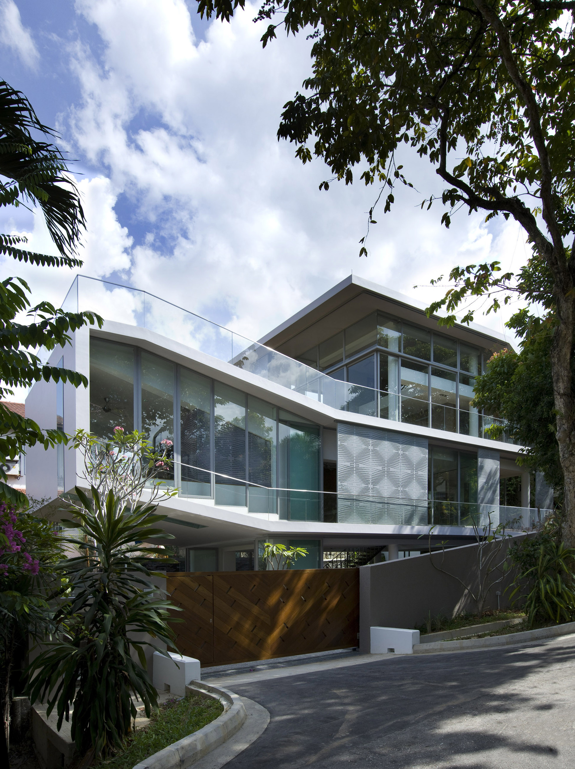Gallery of OOI House / Czarl Architects - 8