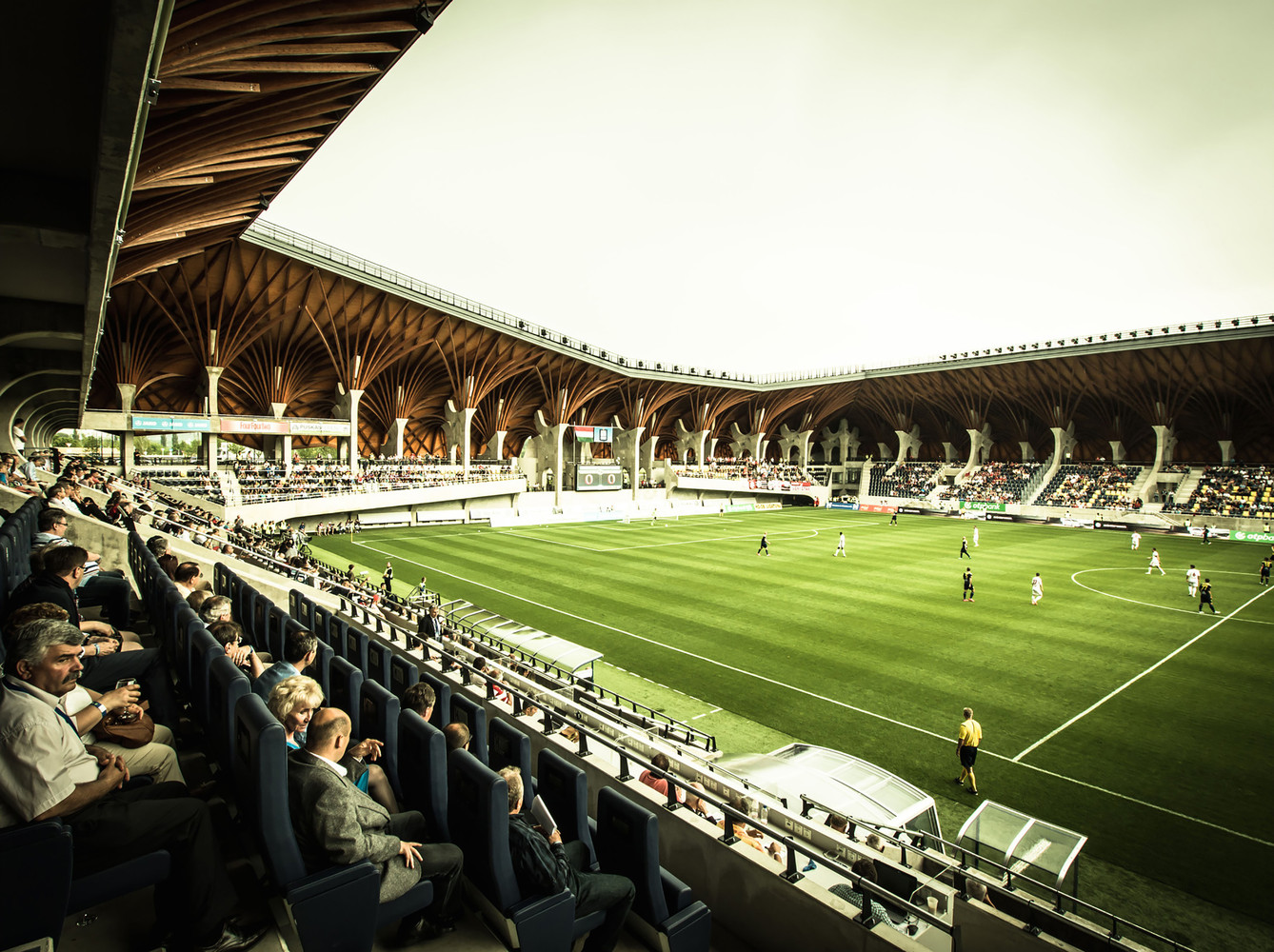 Galeria de Arena Pancho / Tamás Dobrosi + Doparum Architects - 16