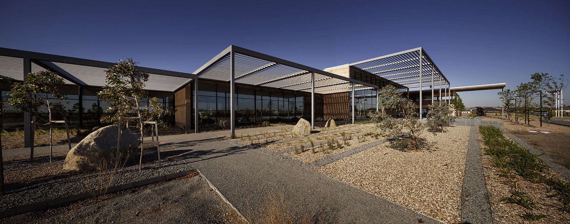 Gallery of Craigieburn Library / Francis-Jones Morehen Thorp - 2