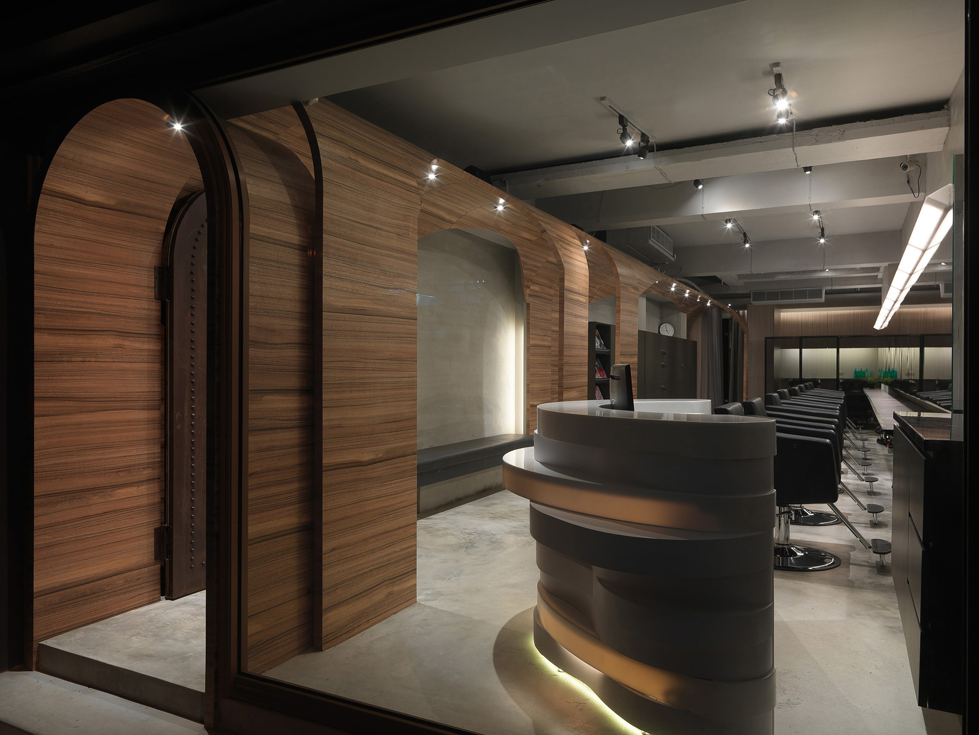 Gallery of How Fun Hair Salon / JC Architecture - 16