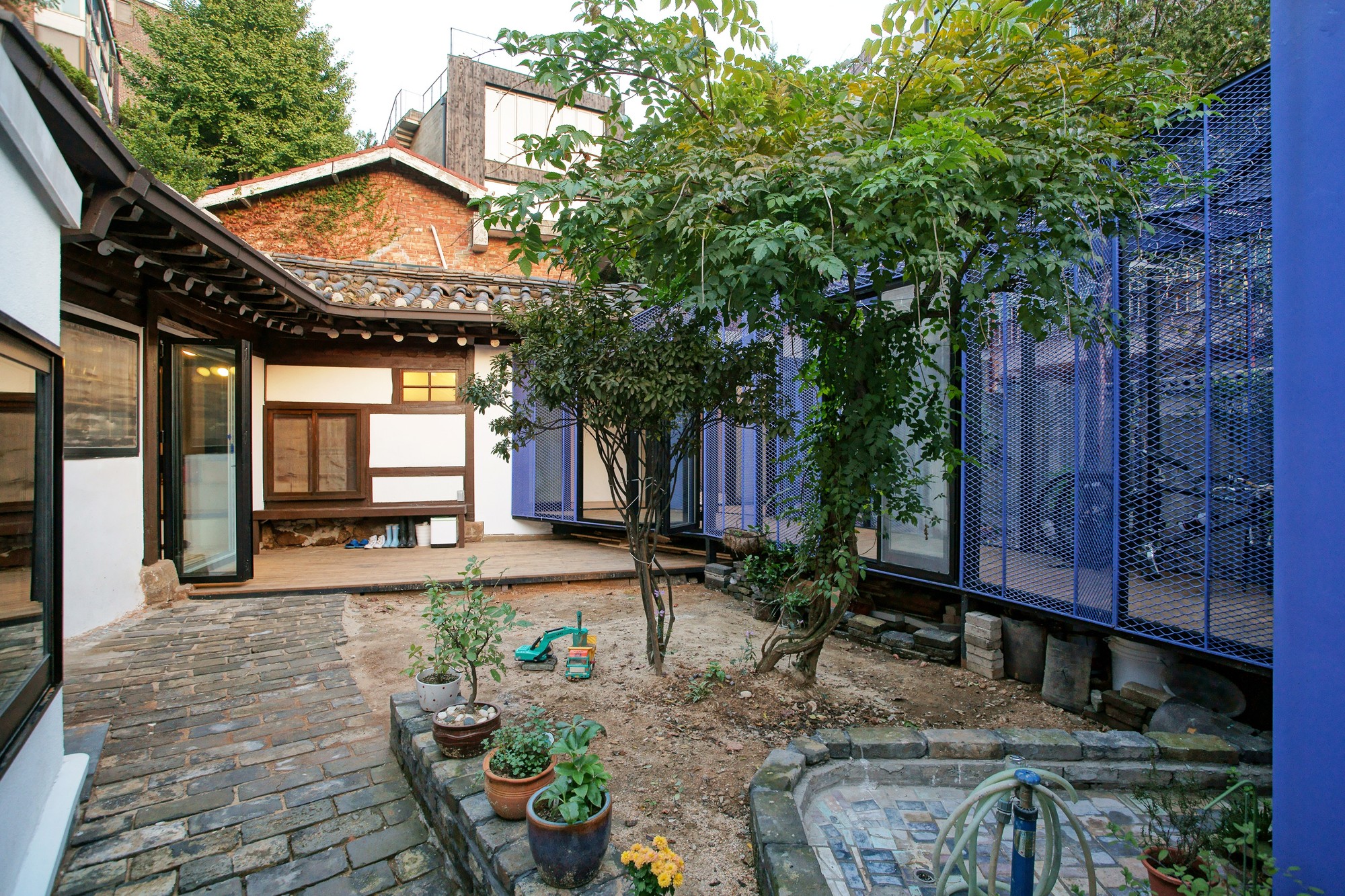 Gallery of Buam-dong House / JYA-RCHITECTS - 11