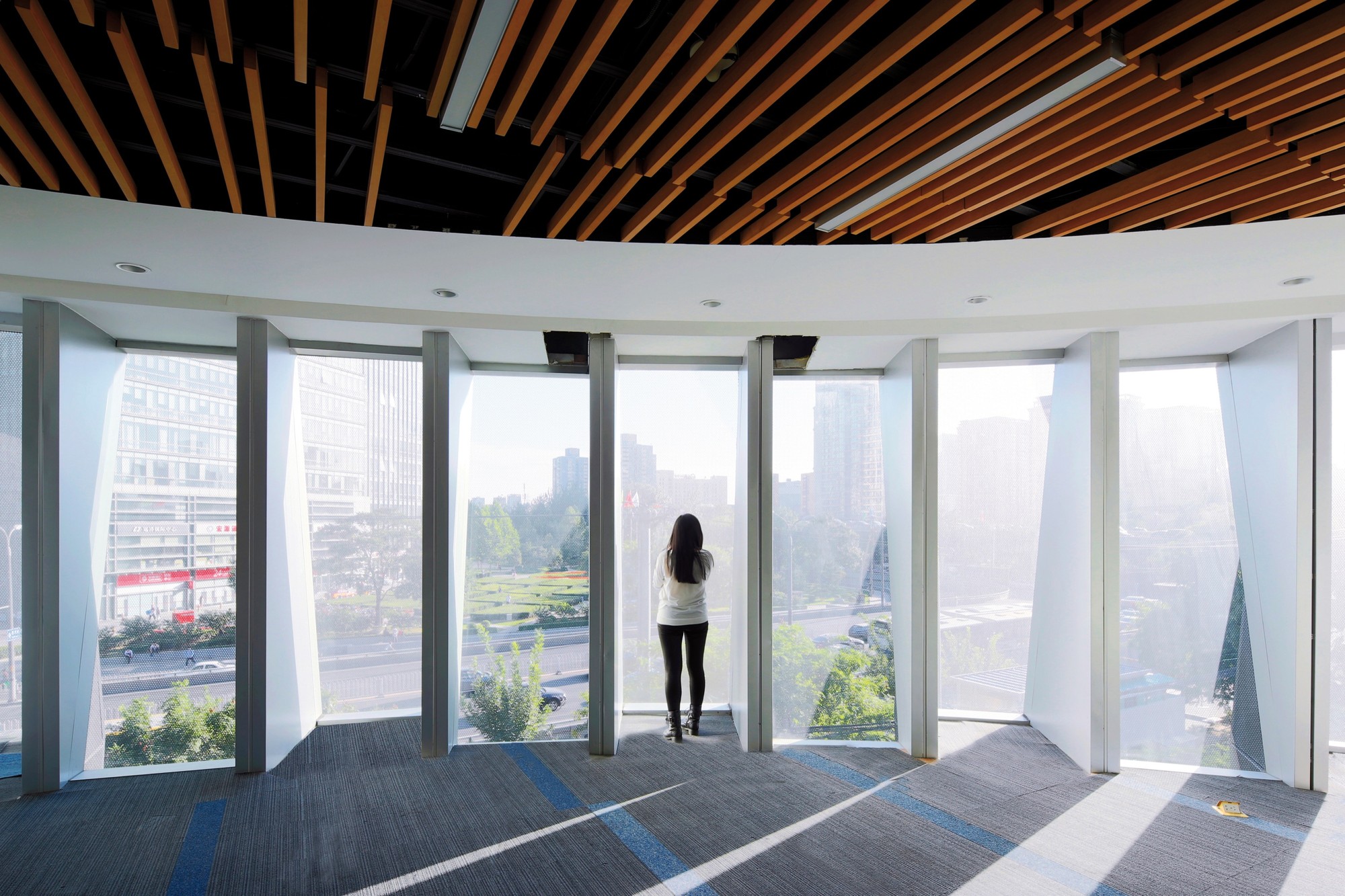 Gallery of Jing Mian Xin Cheng / CLOU architects - 22