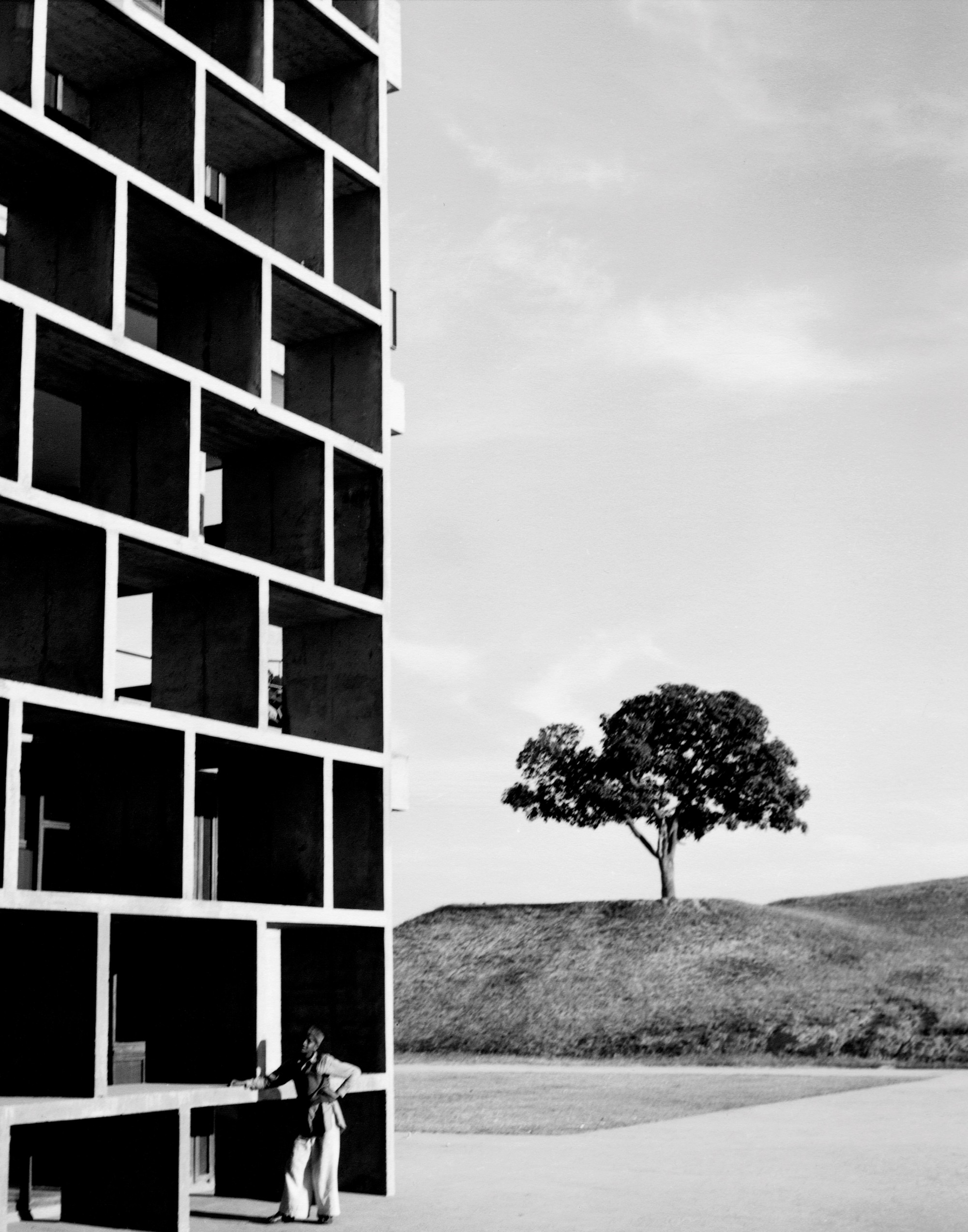 Gallery of Constructing Worlds: Photography and Architecture in the ...
