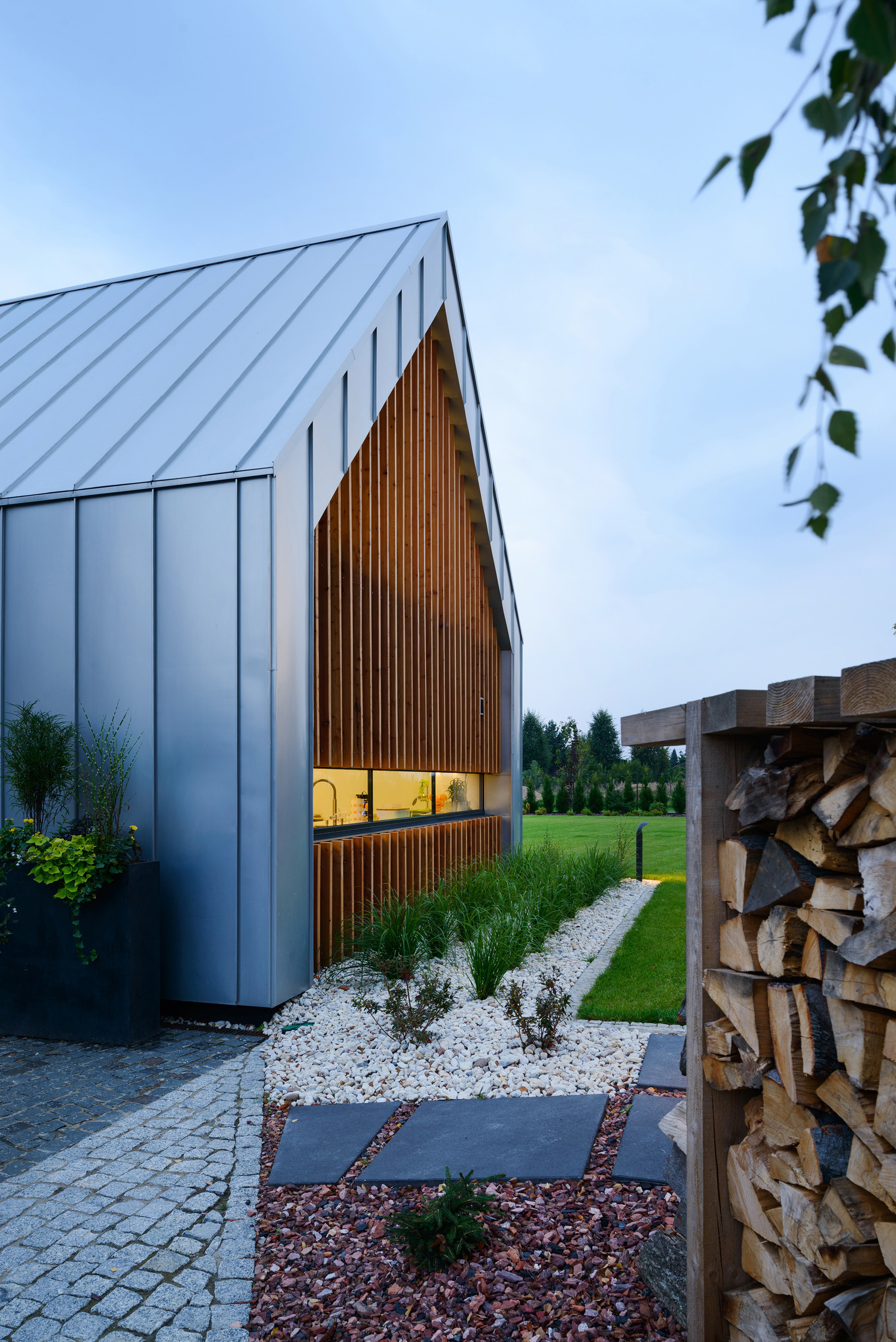Gallery of Two Barns House / RS + Robert Skitek - 7