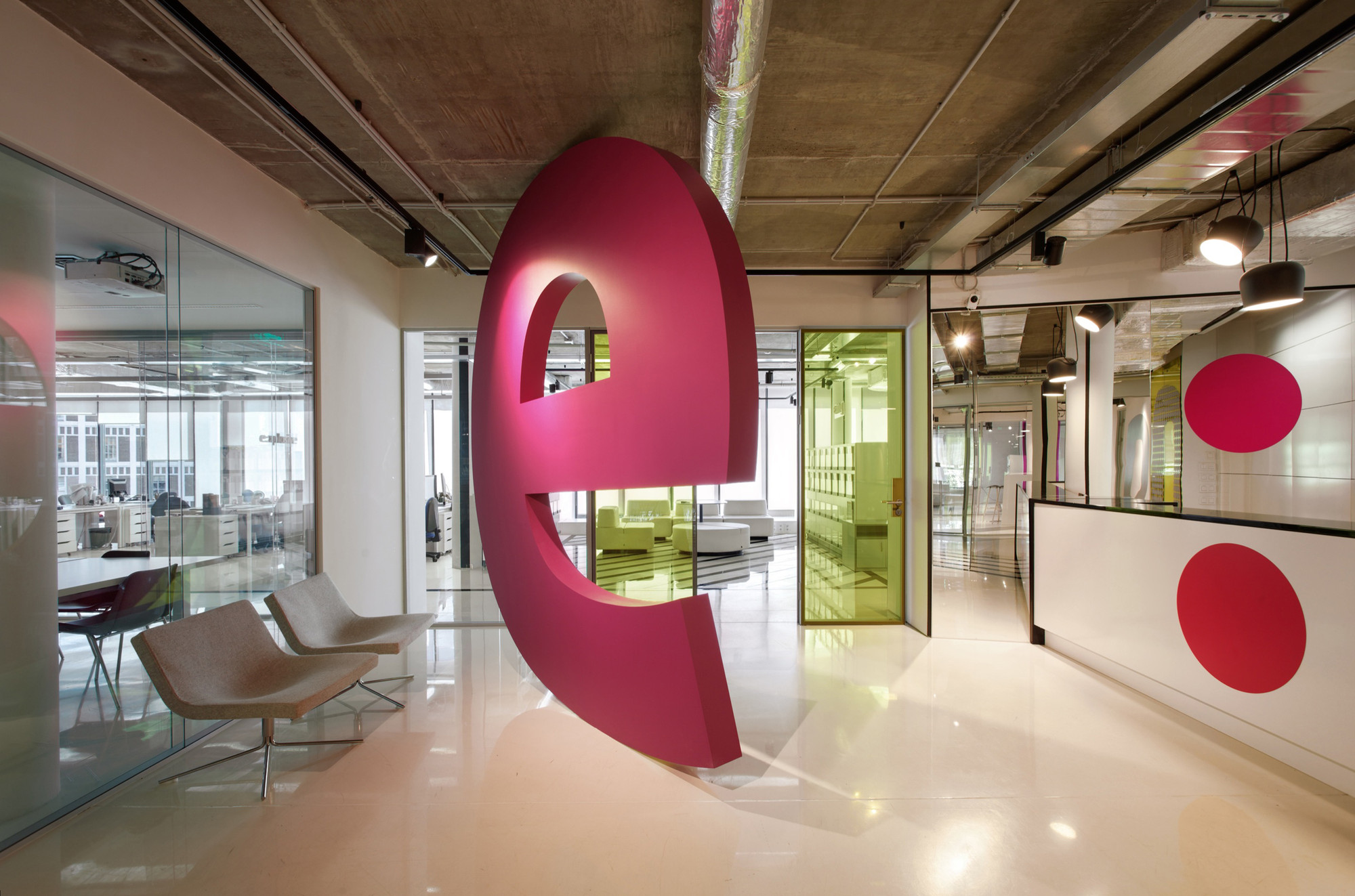 Gallery of E:MG Advertising Agency / VOX Architects - 15