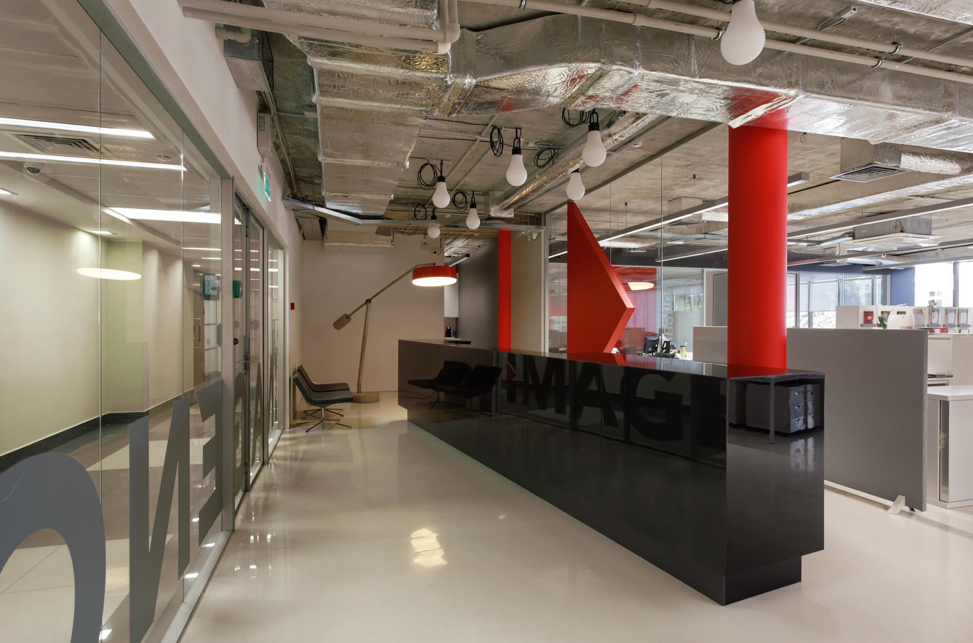 Gallery of E:MG Advertising Agency / VOX Architects - 4