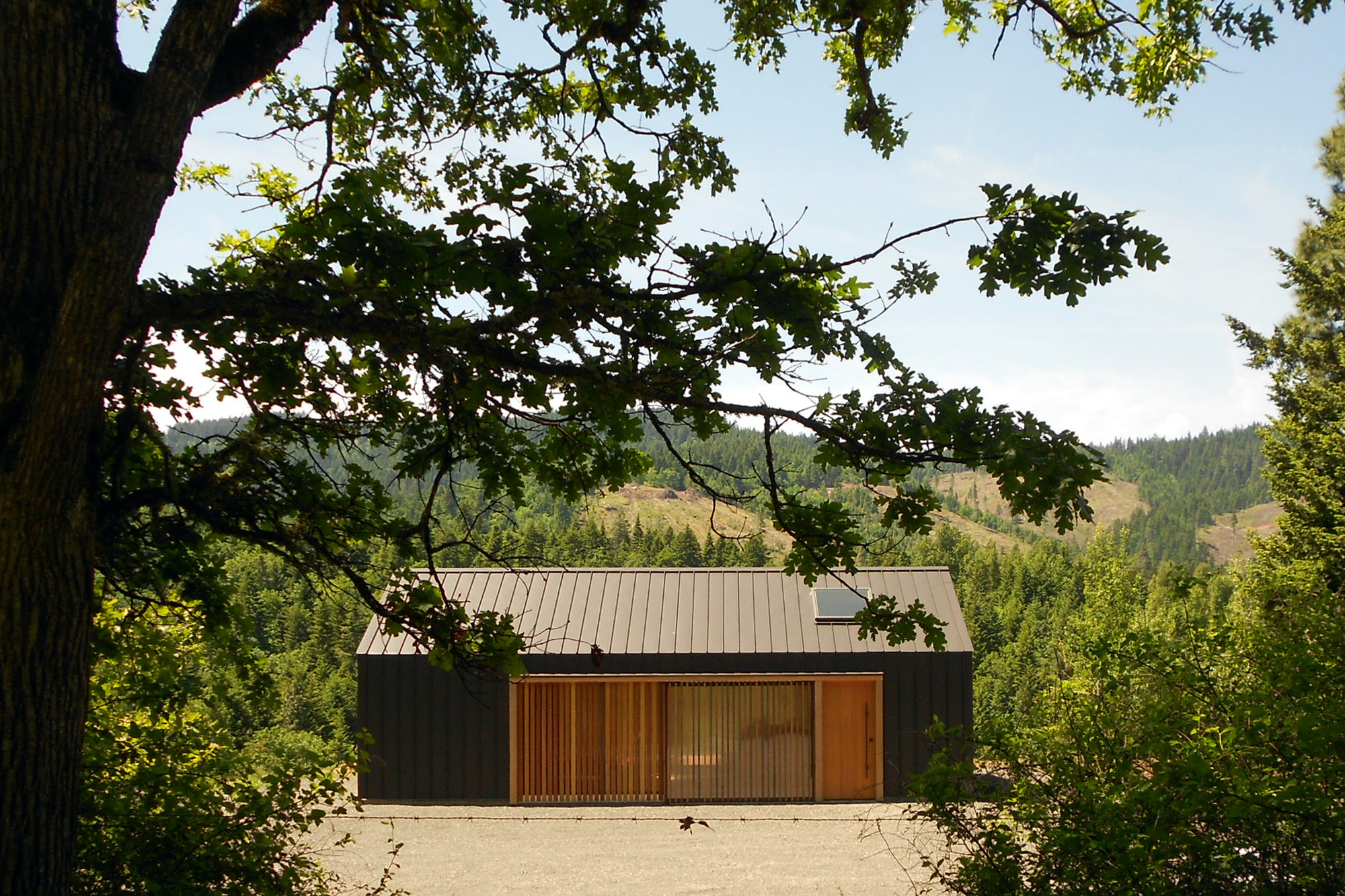 Gallery of Elk Valley Tractor Shed / Fieldwork Design & Architecture - 9