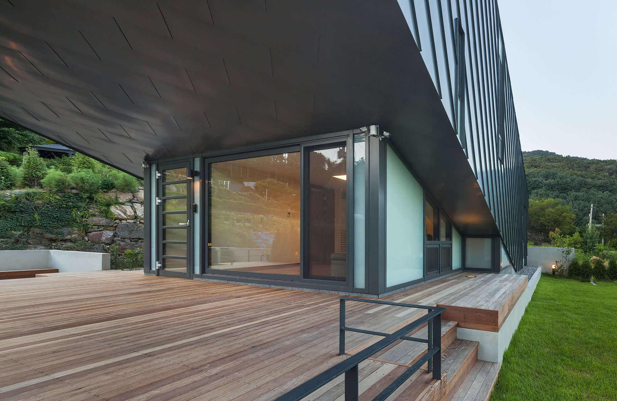 Gallery of Leaning House / PRAUD - 11