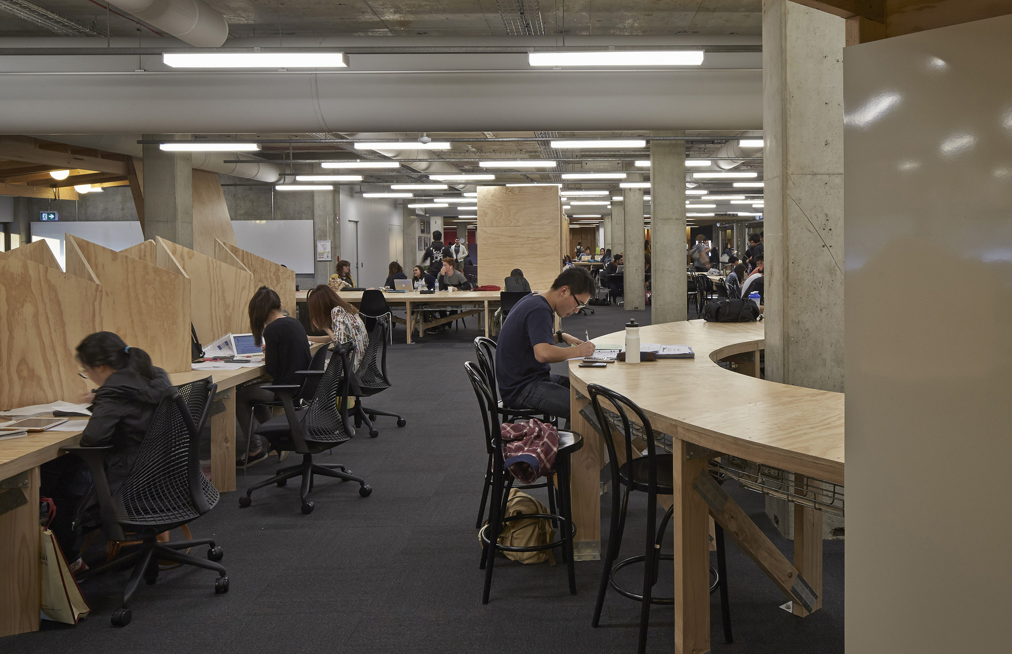 Gallery of Macquarie University Social Learning Space / Bennett and ...