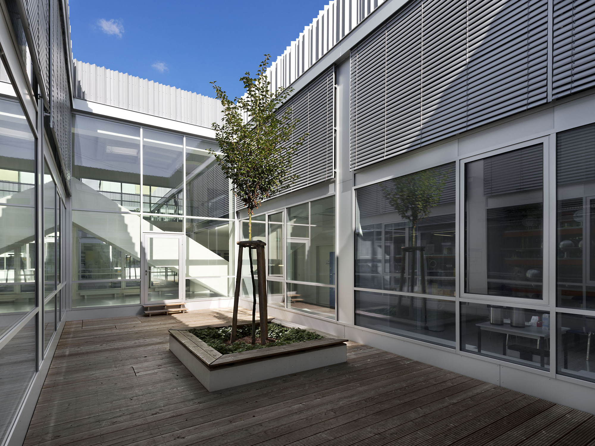 Galería de Reconstrucción de Edificio Multifuncional en Jena / wurm ...