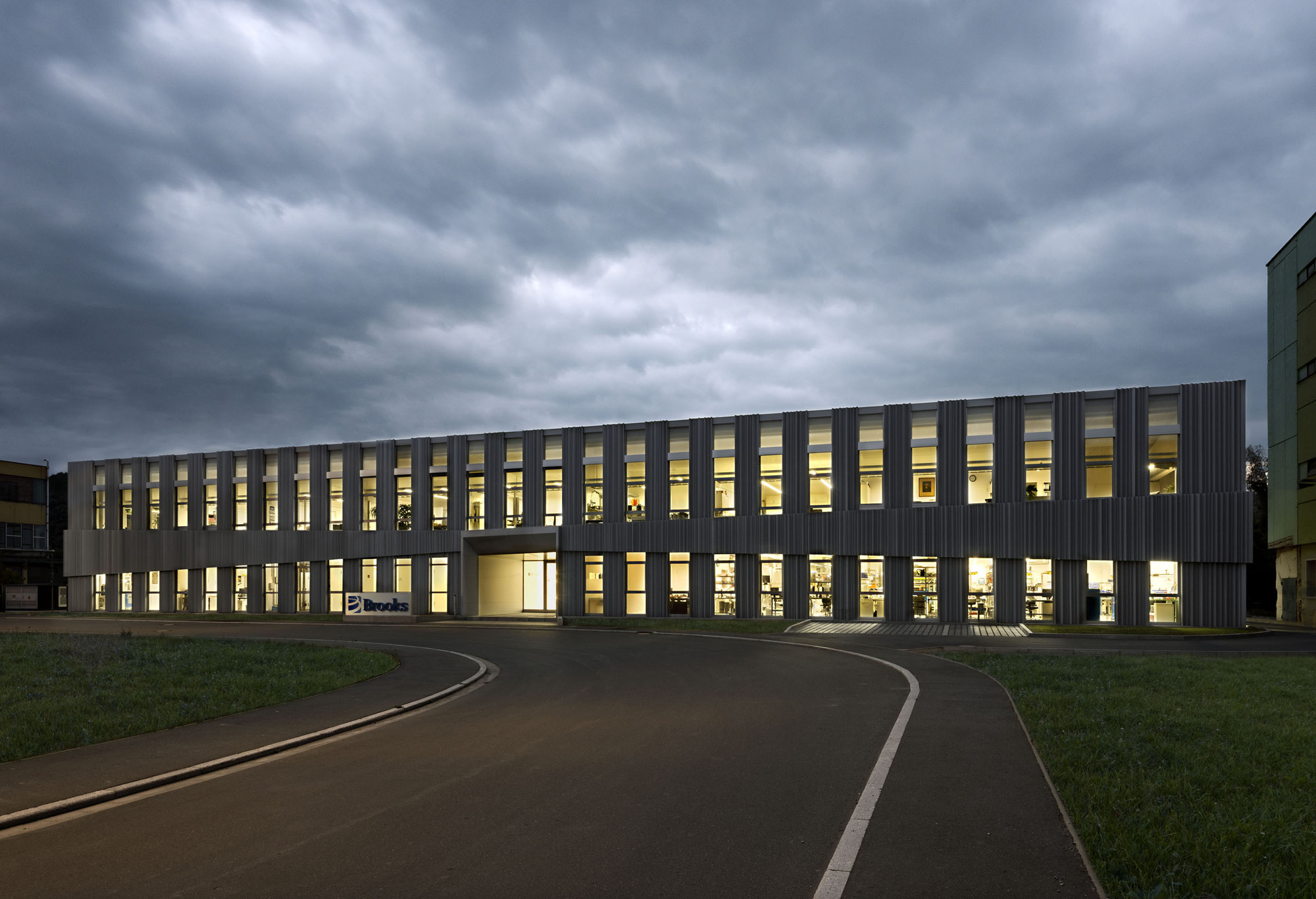 Gallery of Reconstruction Multifunctional Building in Jena / wurm ...