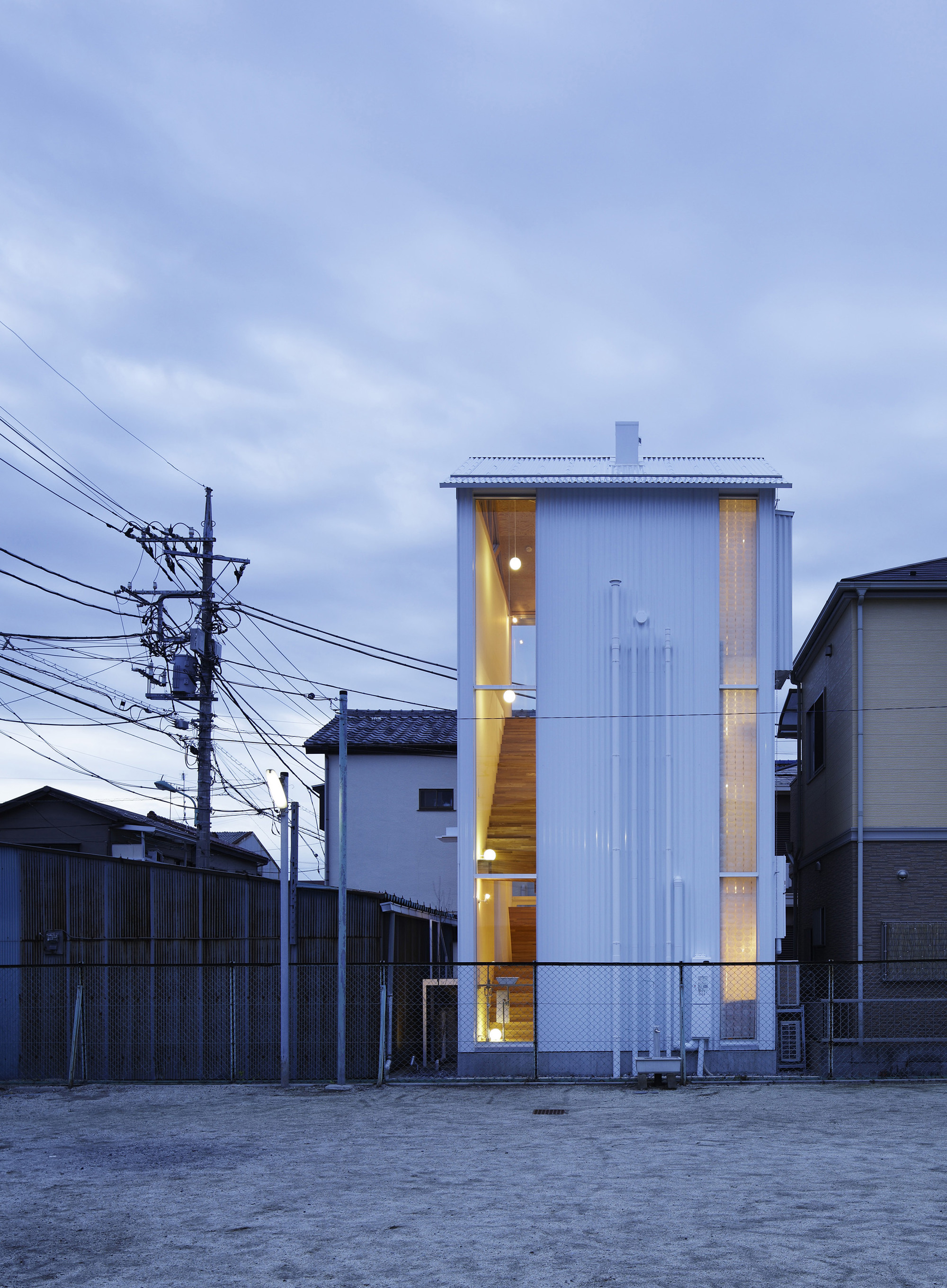 Gallery of White Hut and Tilia Japonica / Takahashi Maki and Associates - 4