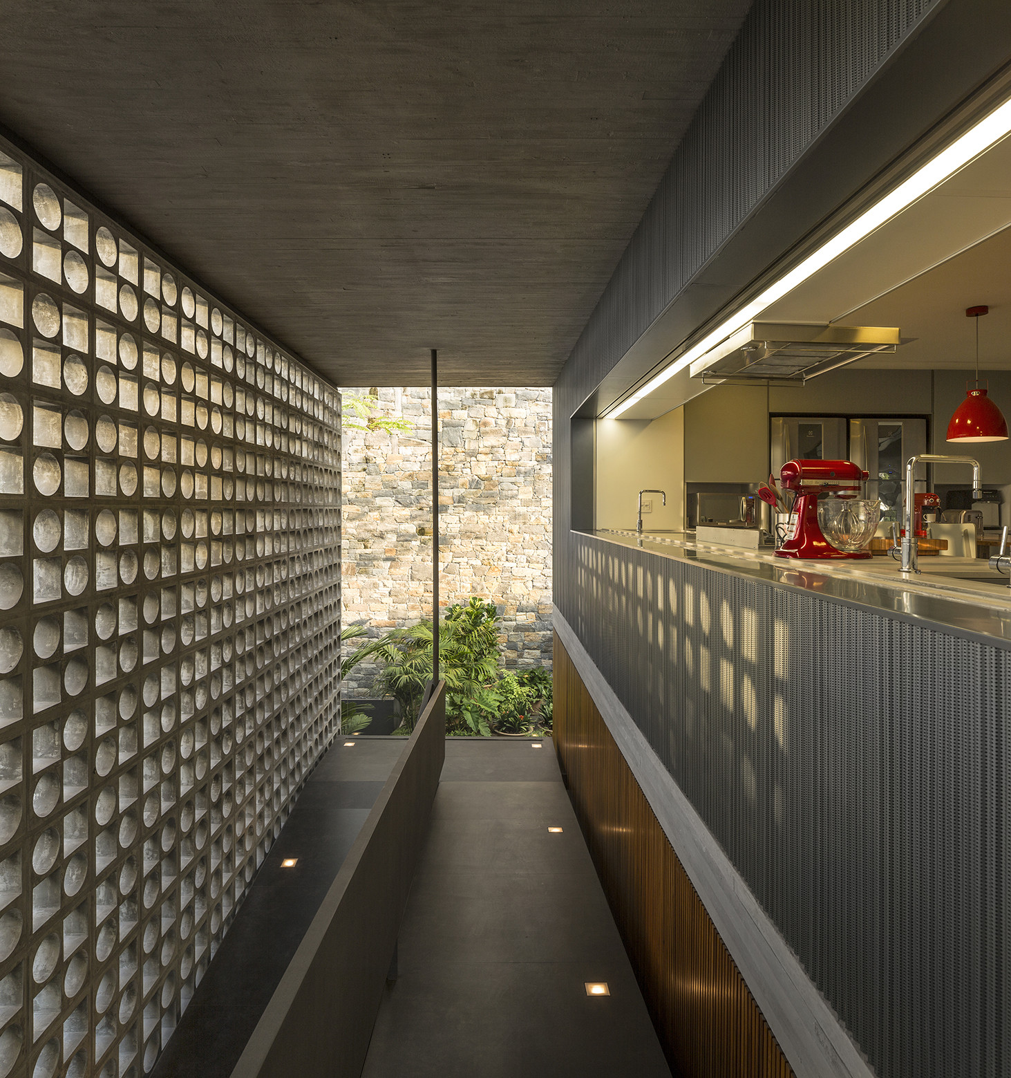 Galeria de Casa B+B / studio mk27 - 23