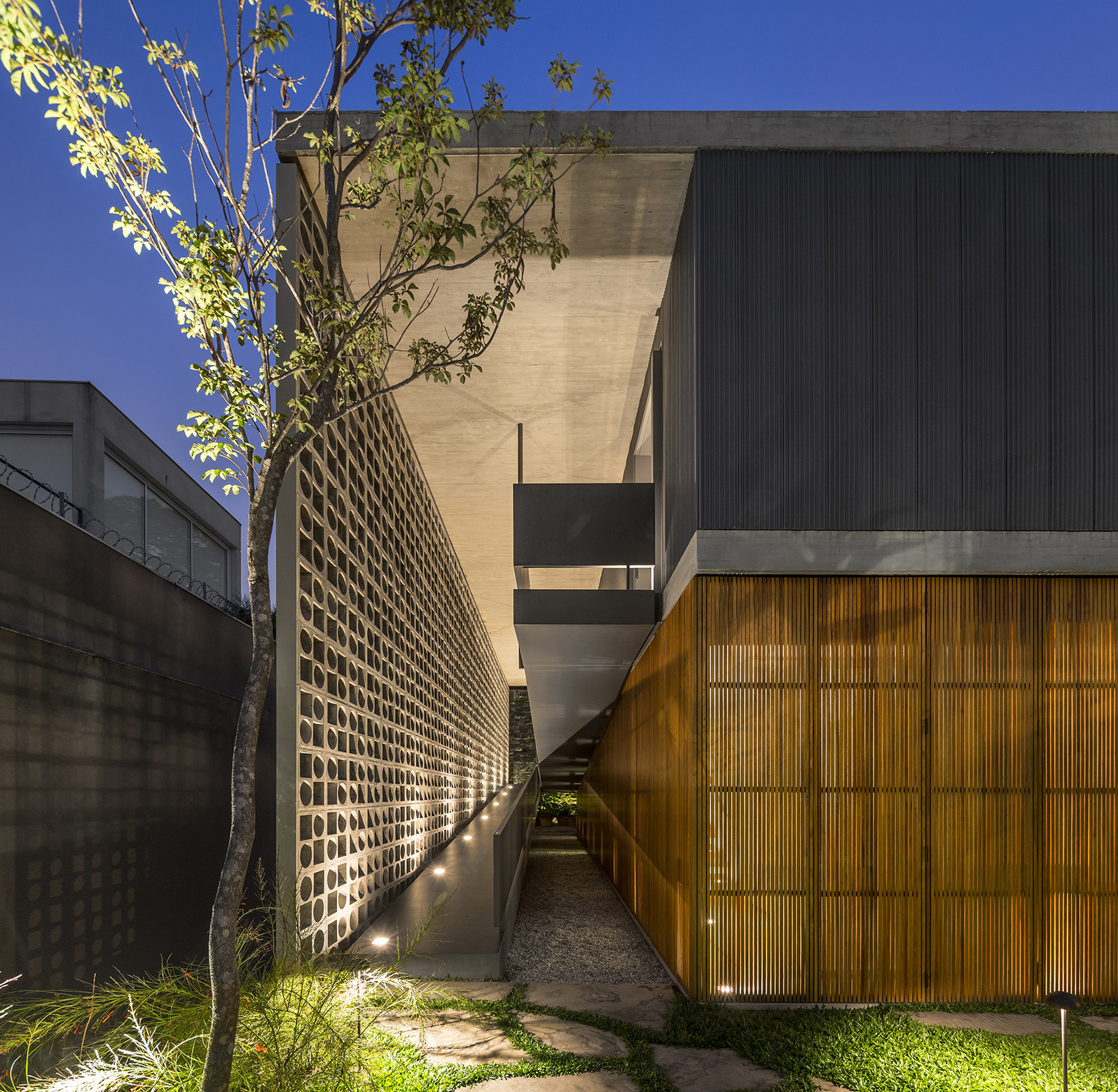 Galeria de Casa B+B / studio mk27 - 42