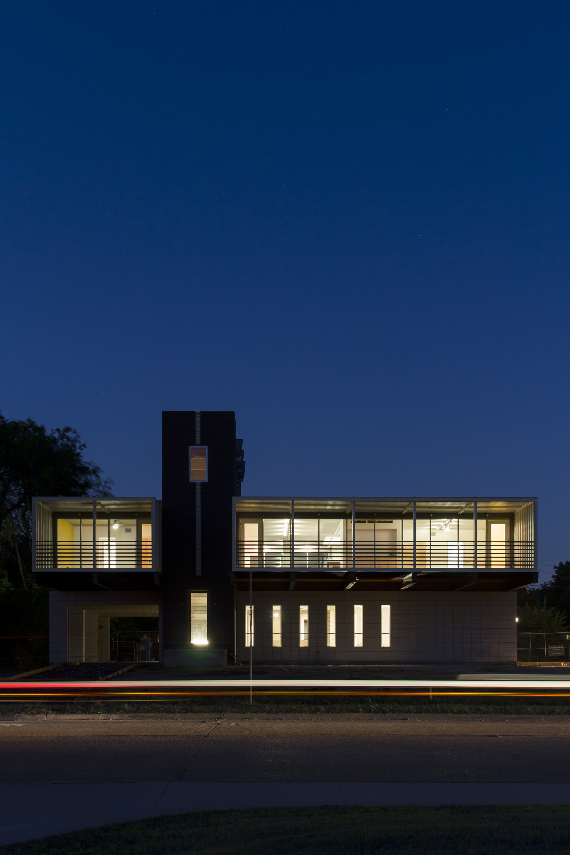 Gallery of PV14 House / M Gooden Design - 10