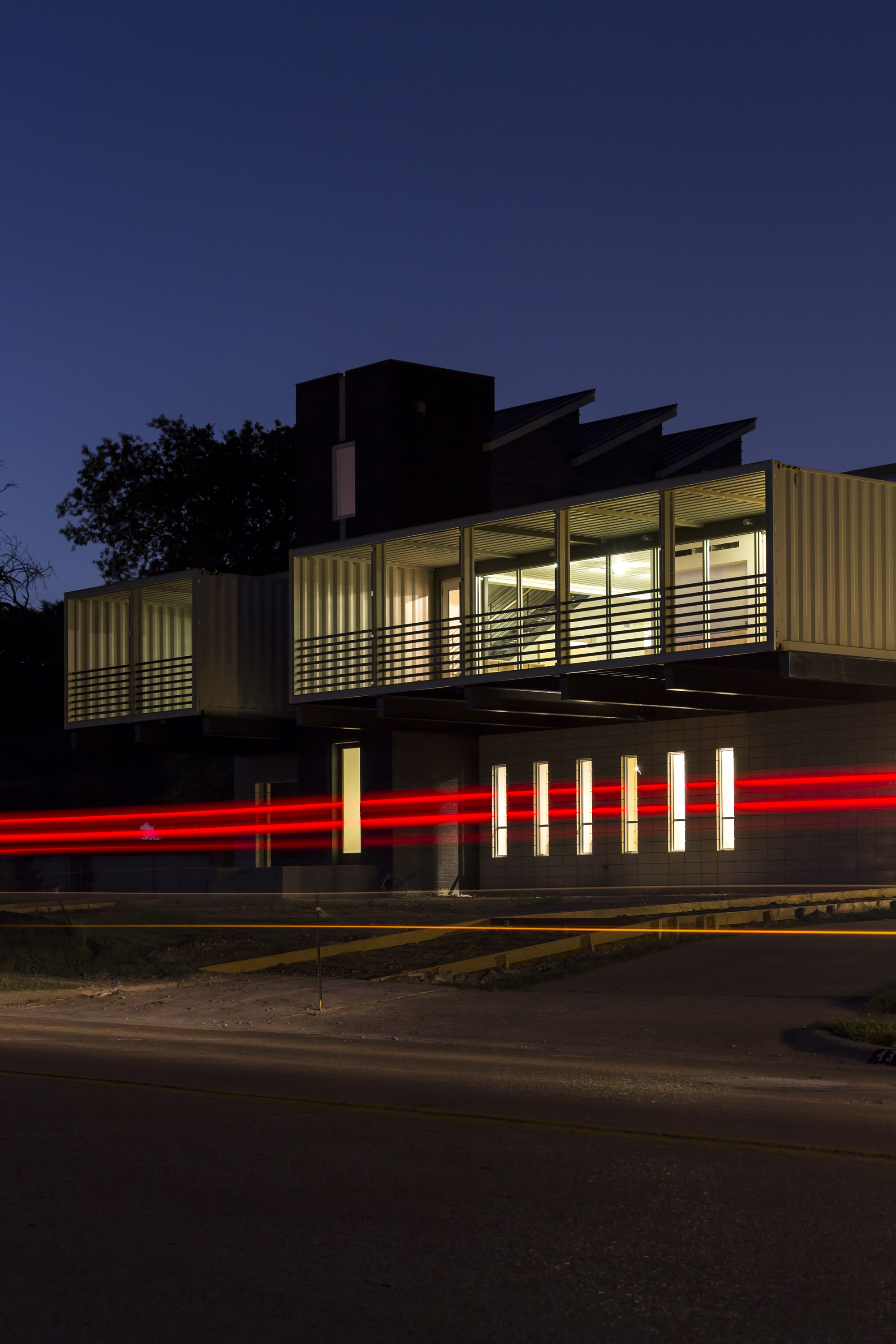 Gallery of PV14 House / M Gooden Design - 33