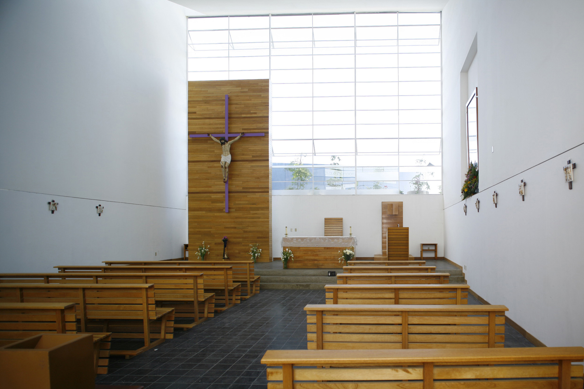 Galería de Capilla 22 de Abril / Echauri Morales Arquitectos - 12