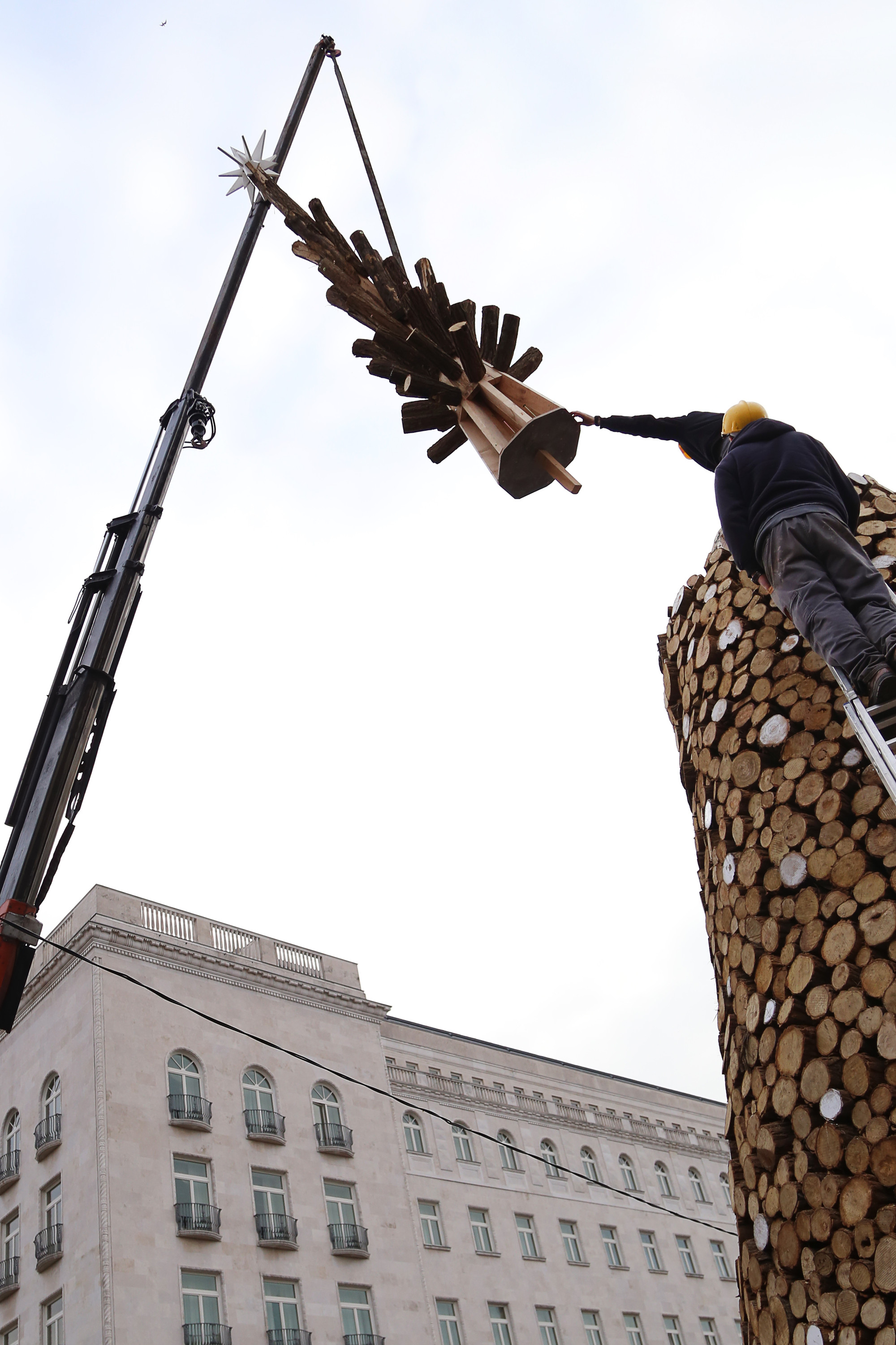 Gallery of Hello Wood’s Budapest “Charity Tree” Built from 5,000 Logs - 21